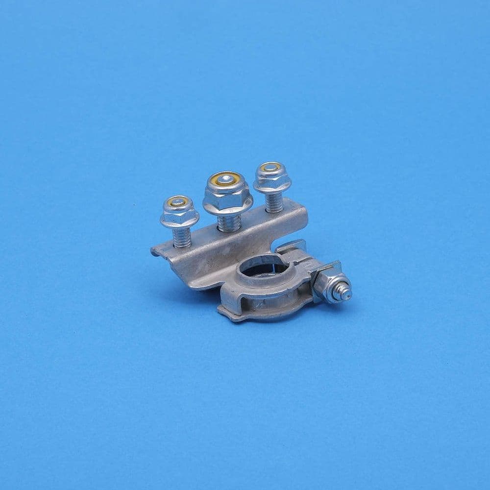 Negative battery connector with 3 studs BT440N