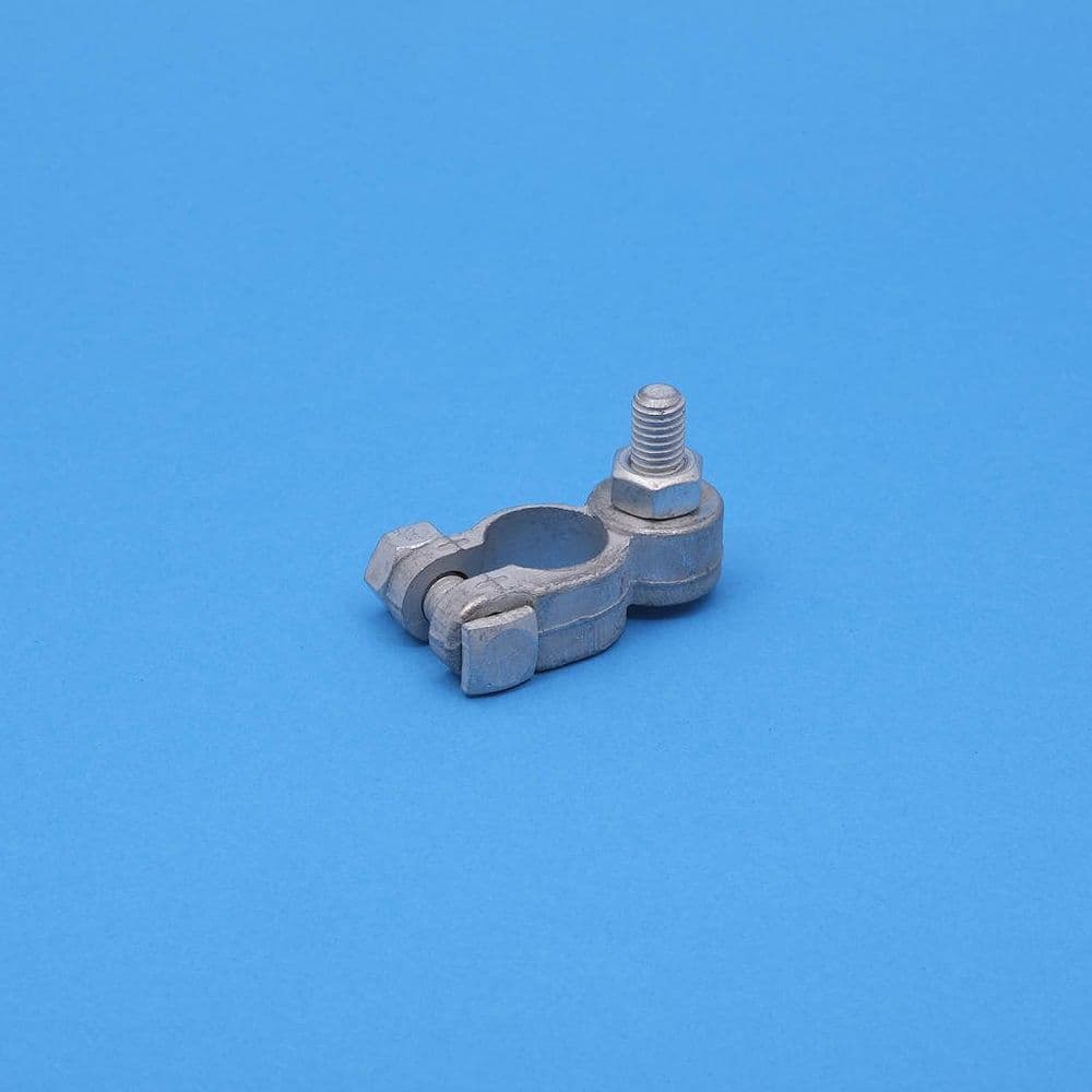 Positive battery connector with 8mm stud BT461P