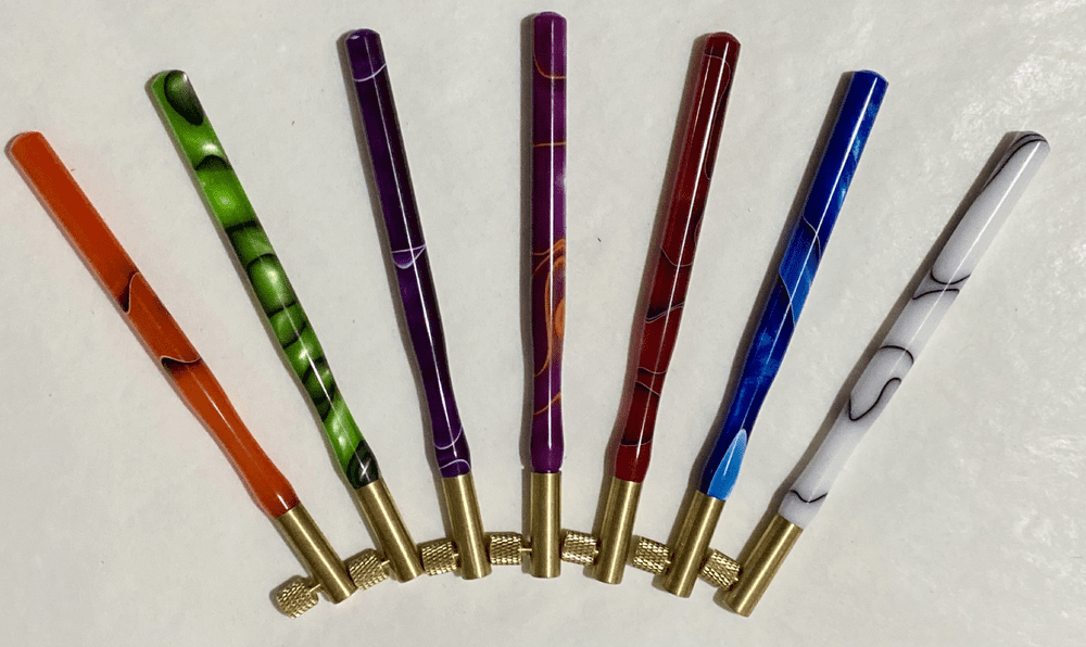 Pricker with retractable/replaceable needle