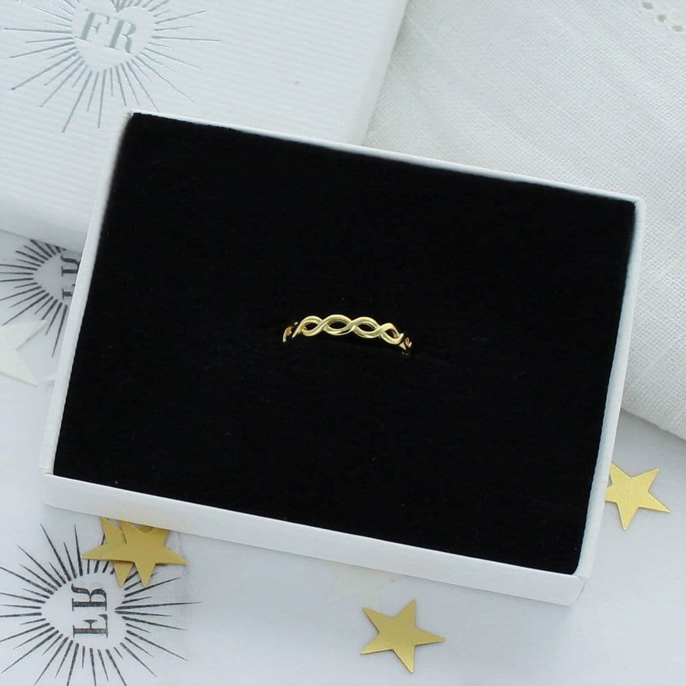 Infinity stacking ring