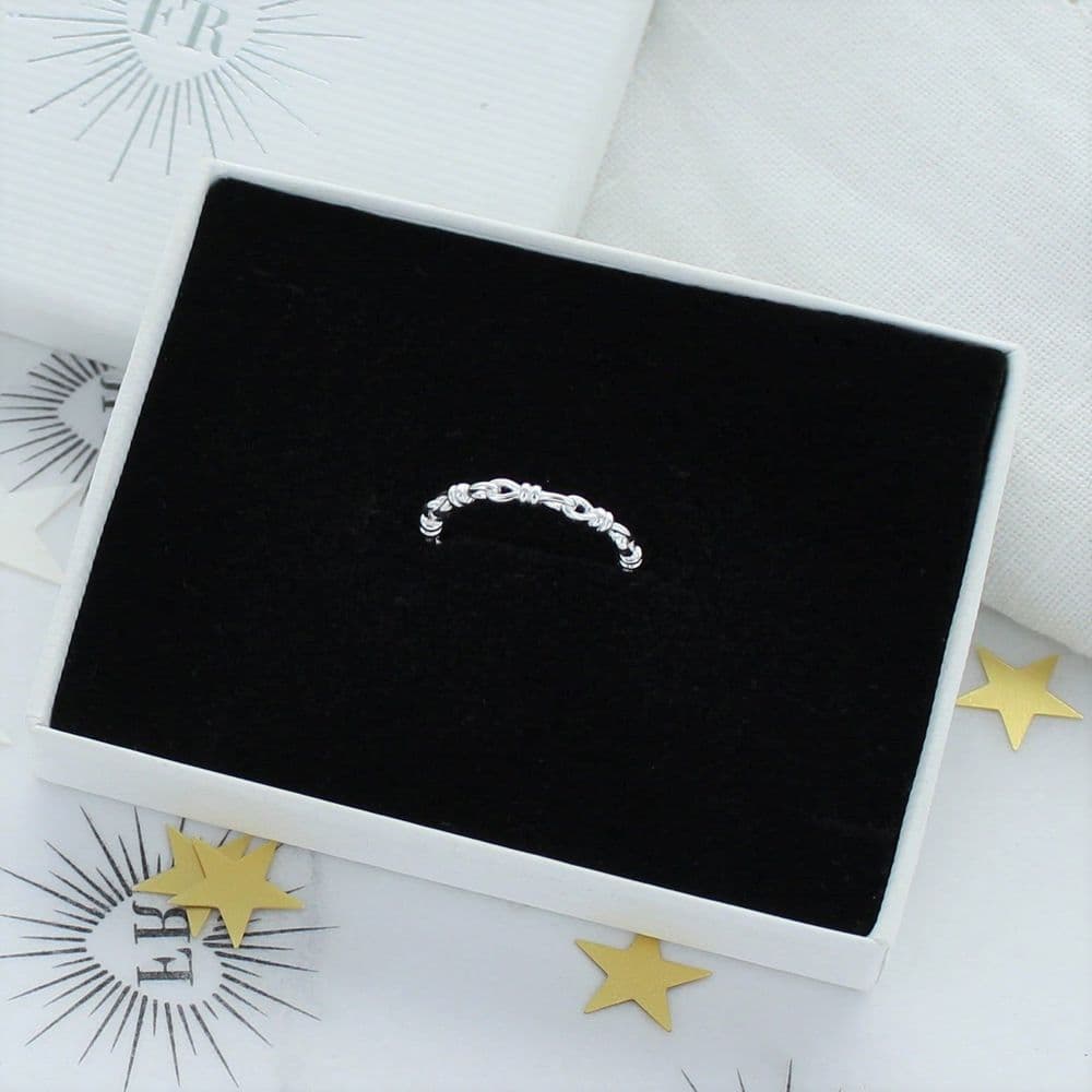 Petite knot link stacking ring
