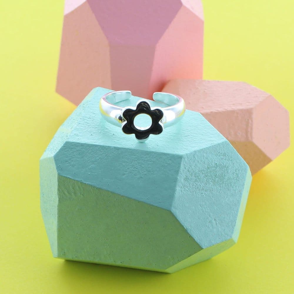 Retro Flower Power Ring