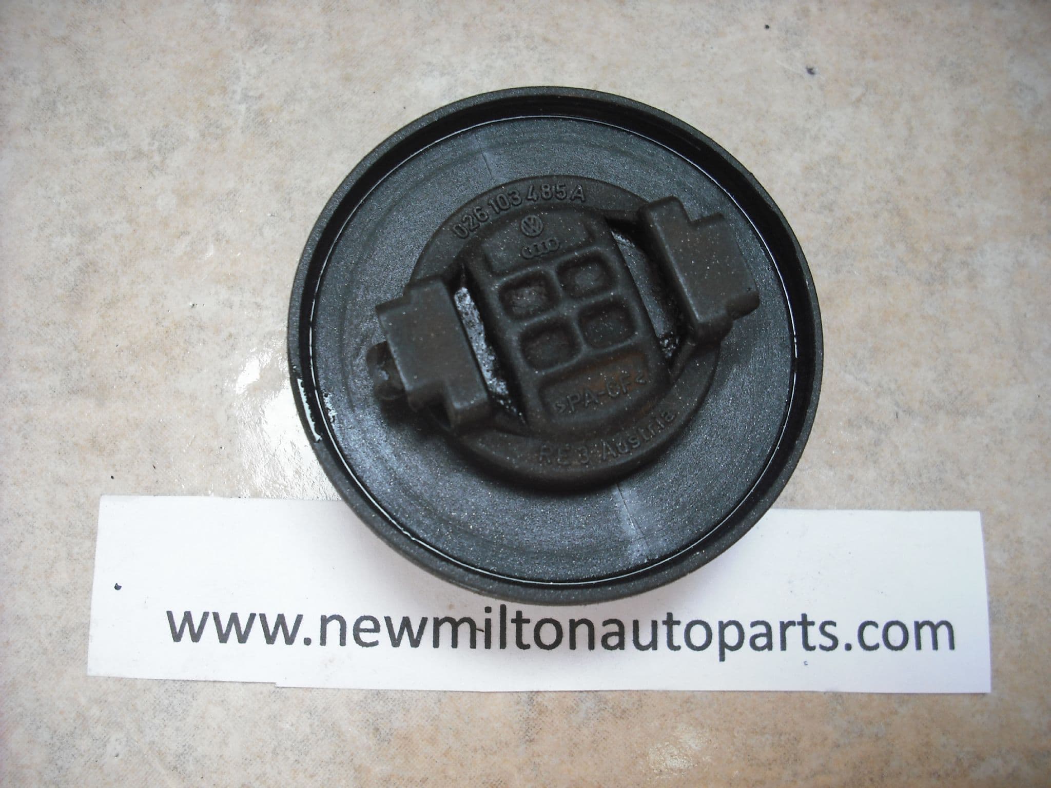 026 103 485A A GENUINE SEAT LEON MK1 ENGINE OIL FILLER CAP