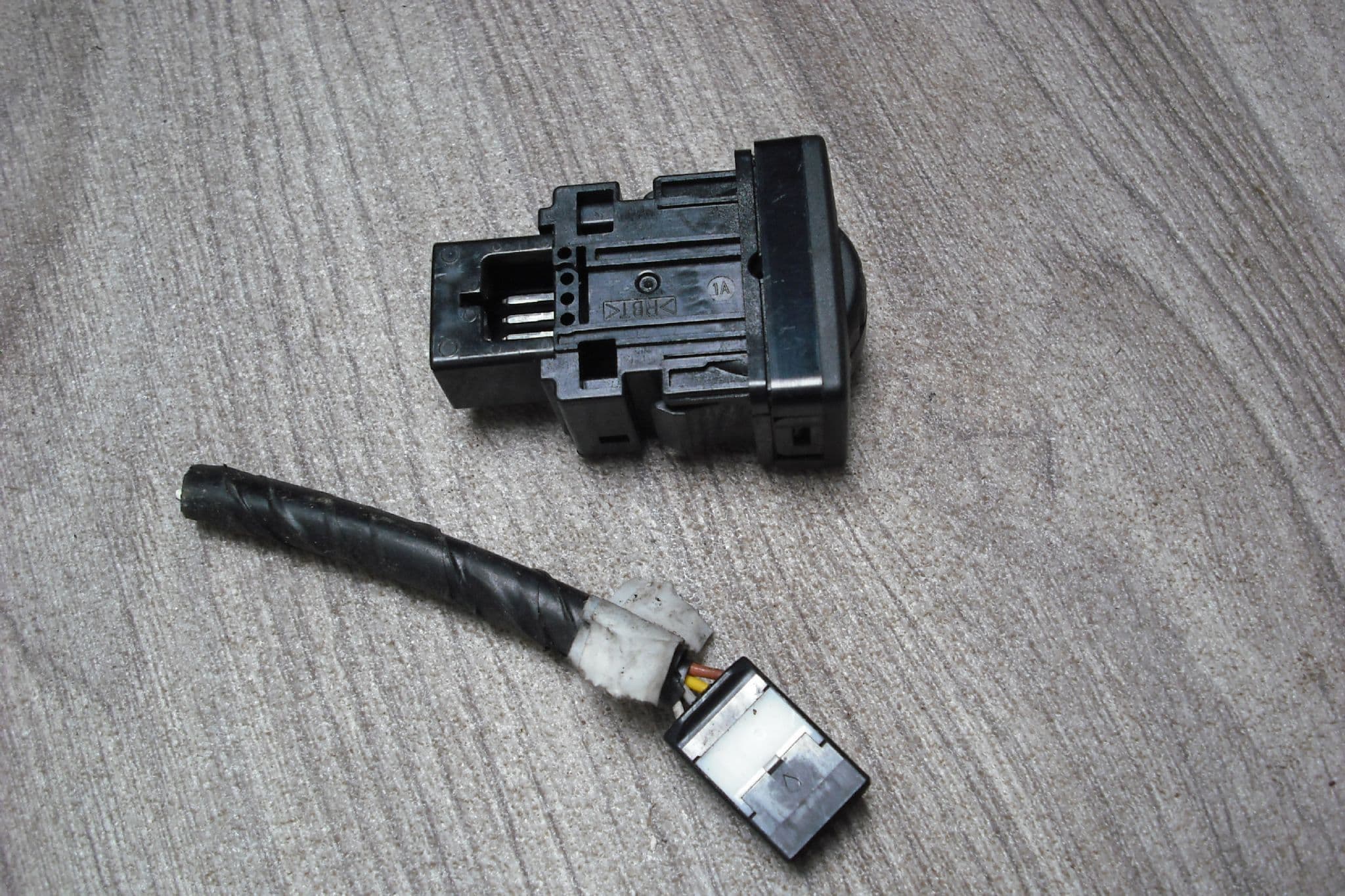 134159 TOYOTA PRIUS HEADLIGHT LEVELING ADJUSTMENT SWITCH