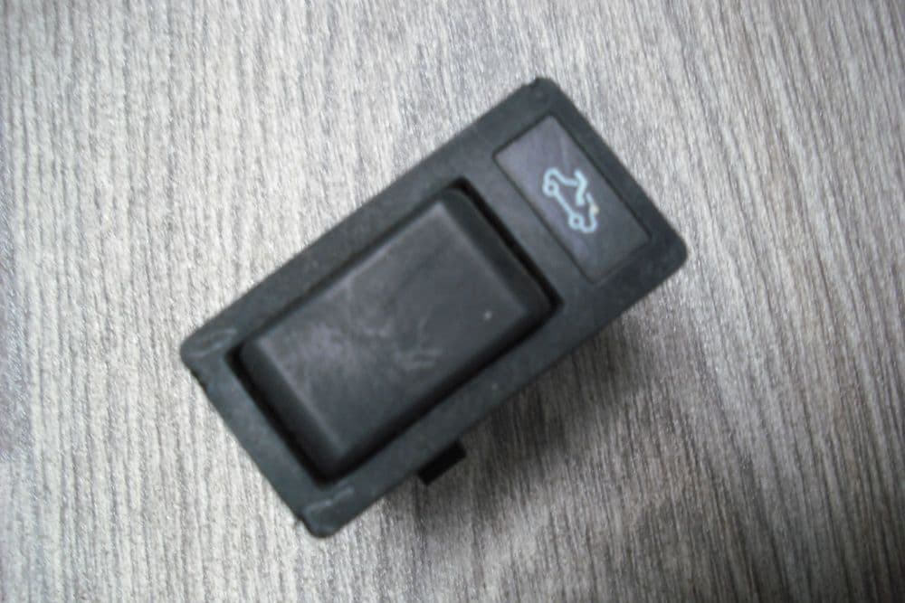 1362340 VOLVO 760 960 SUNROOF OPENING SWITCH