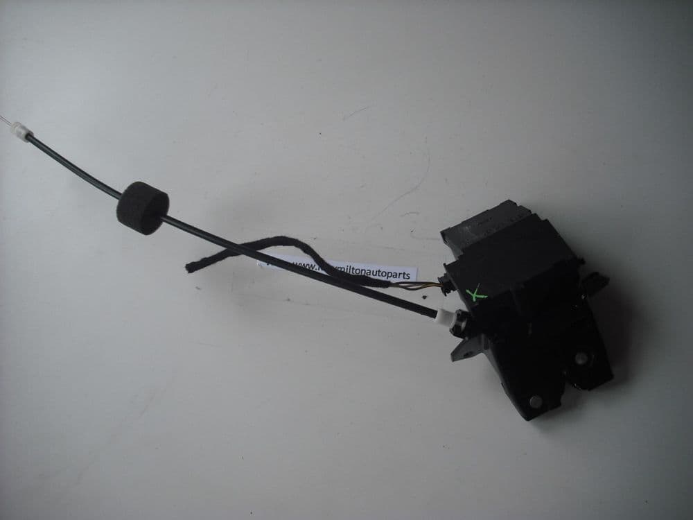 1717500085 MERCEDES BENZ W209 CLK BOOT CATCH AND LOCK ASSEMBLEY