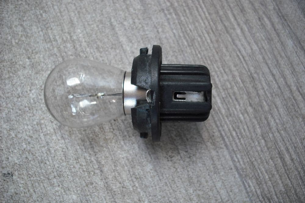 199 345 MERCEDES BENZ W210 E CLASS REAR LIGHT BULB HOLDER BLACK