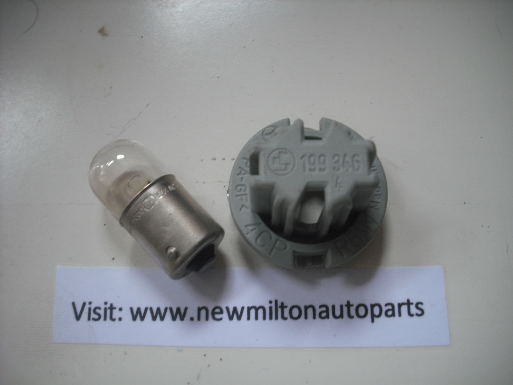 199 346 A GENUINE MARCEDES BENZ R170 SLK REAR LIGHT BULB HOLDER GREY