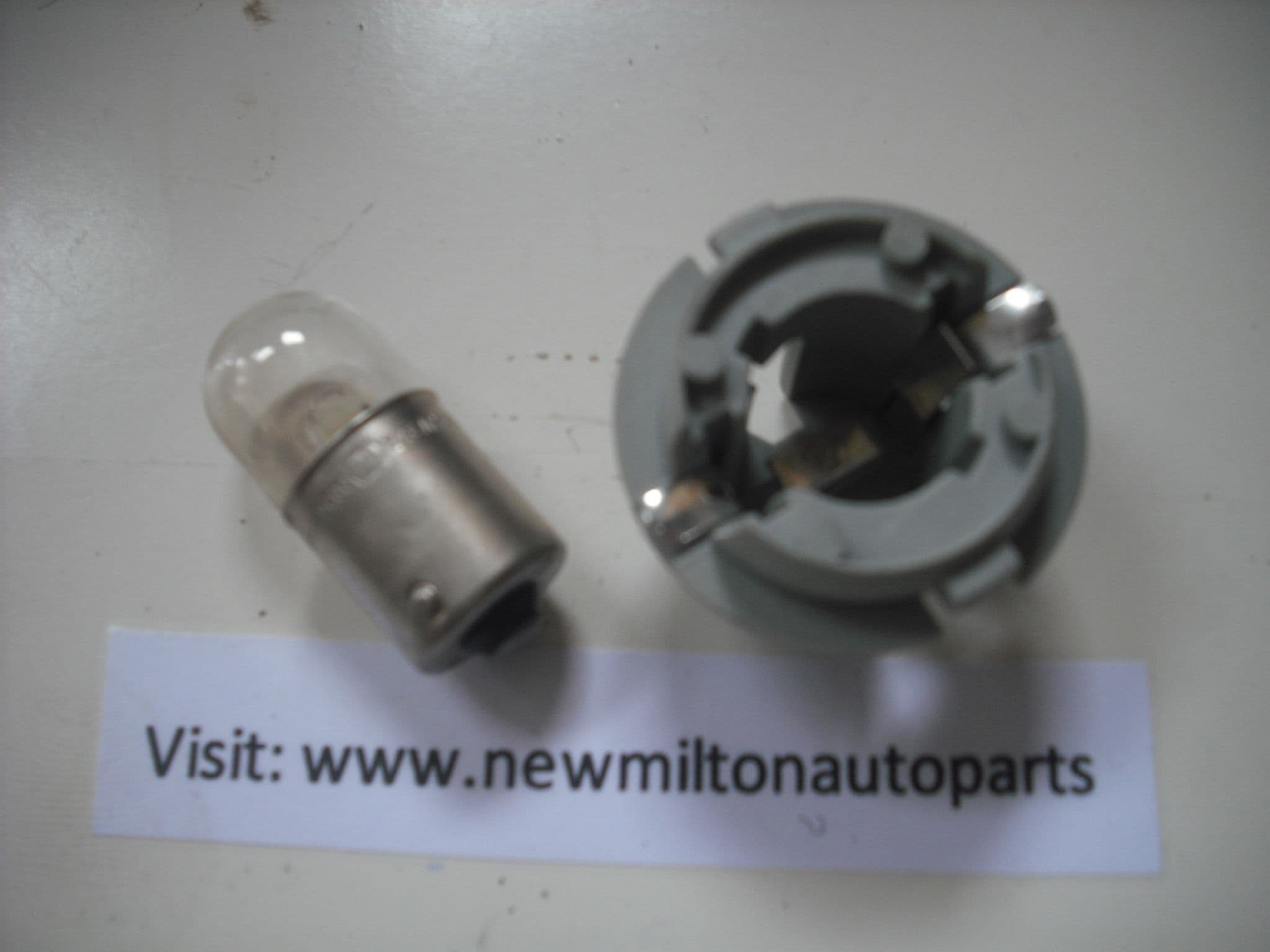 199 346 A GENUINE MARCEDES BENZ R170 SLK REAR LIGHT BULB HOLDER GREY