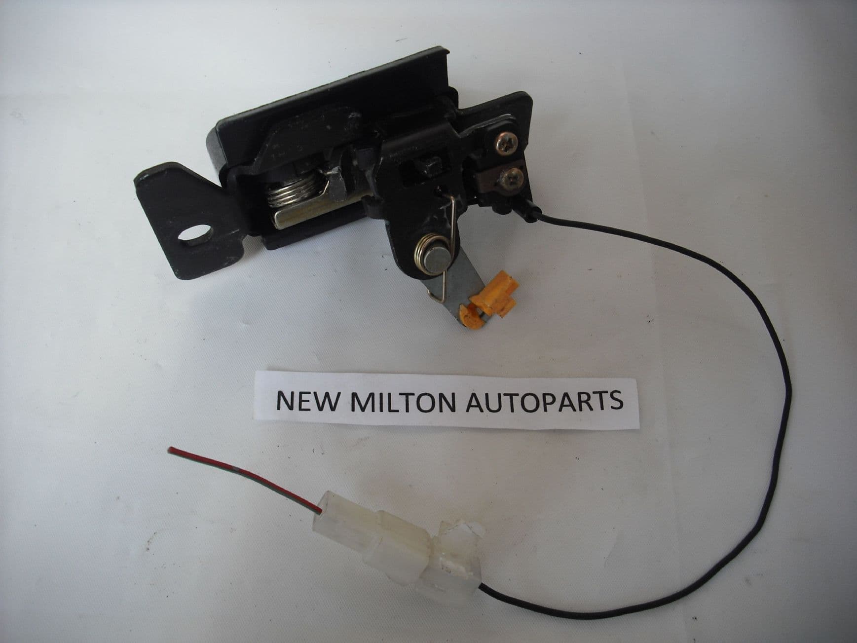1999-2002 MAZDA 626 GW SALOON TAILGATE BOOT LOCK CATCH MECHANISM