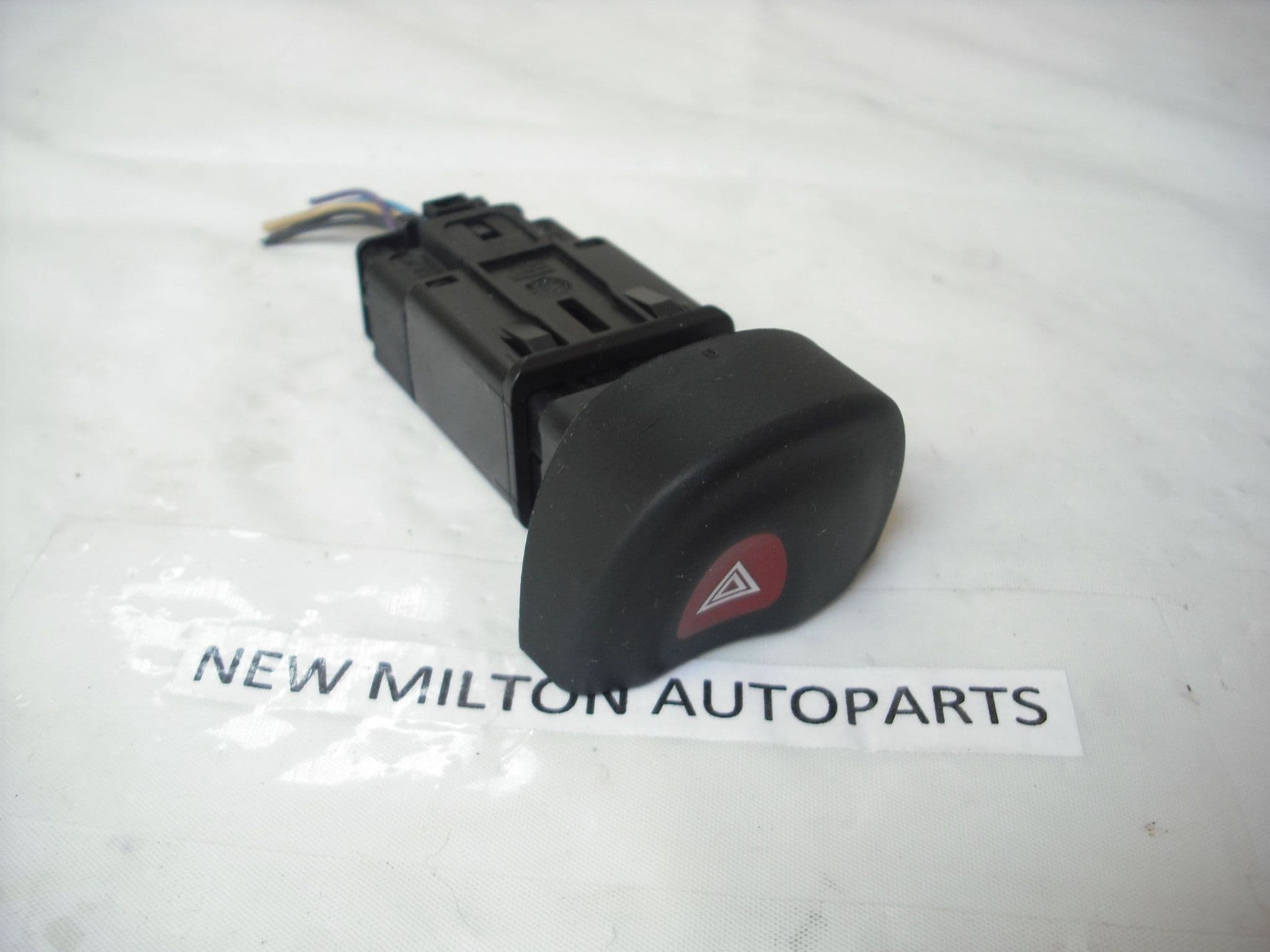 1999-2003 RENAULT SCENIC MK1 INC RX4 FACELIFT HAZARD WARNING LIGHT SWITCH