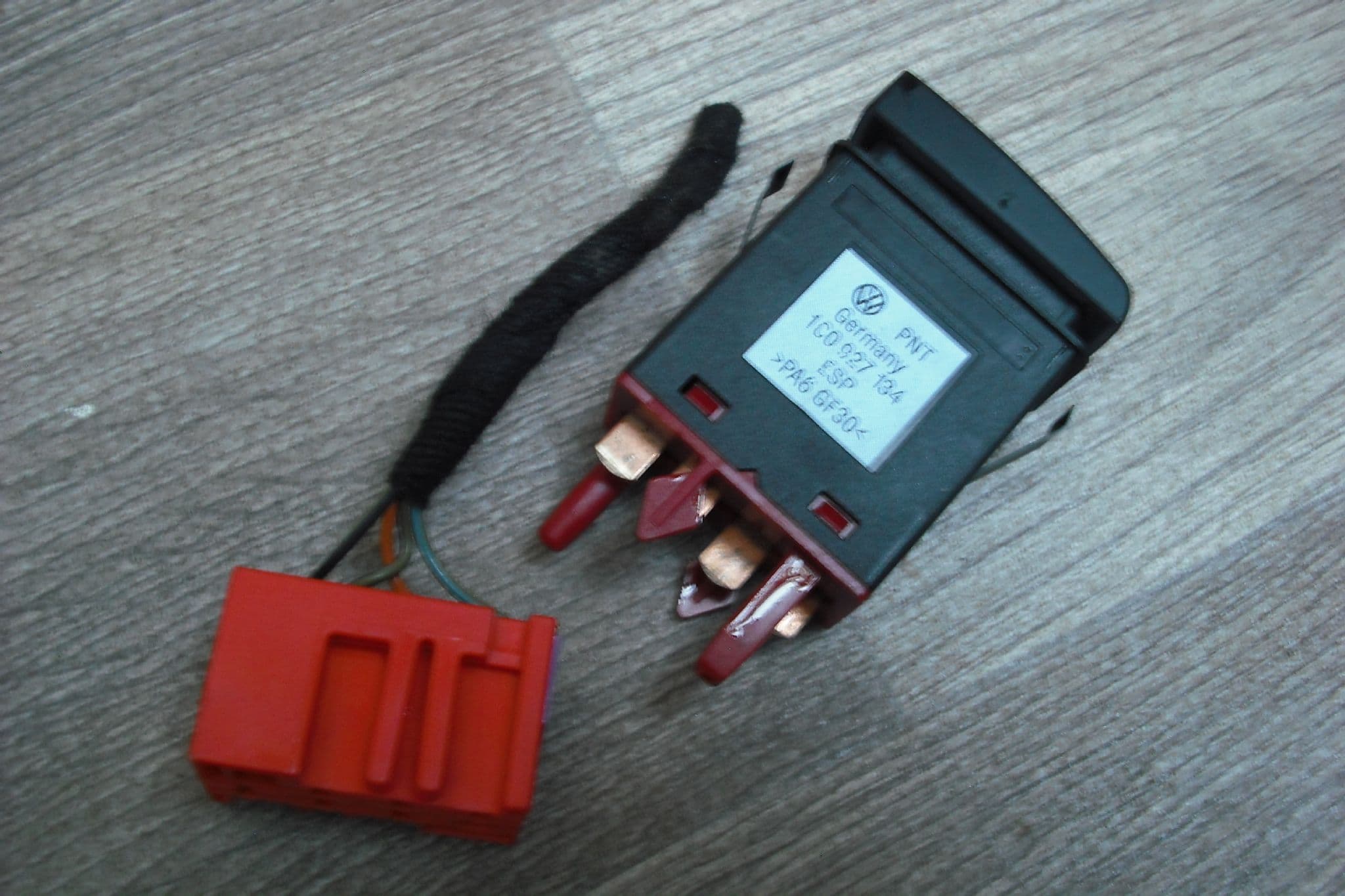 1C0927134 A GENUINE VW VOLKSWAGEN BEETLE ESP SWITCH