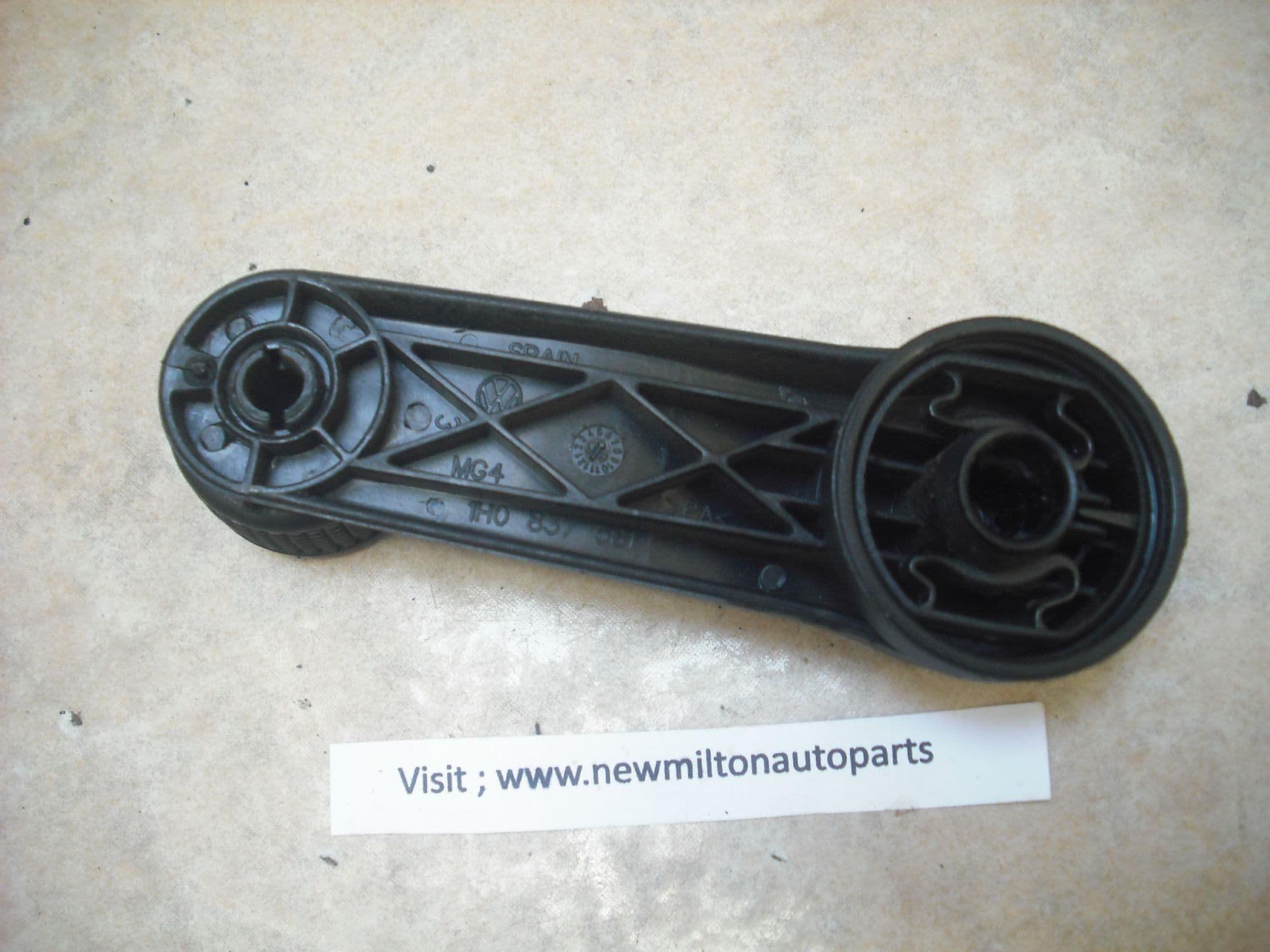 1H0 837 581 VW VOLKSWAGEN GOLF POLO AND VW CADDY WINDOW WINDER DOOR HANDLE