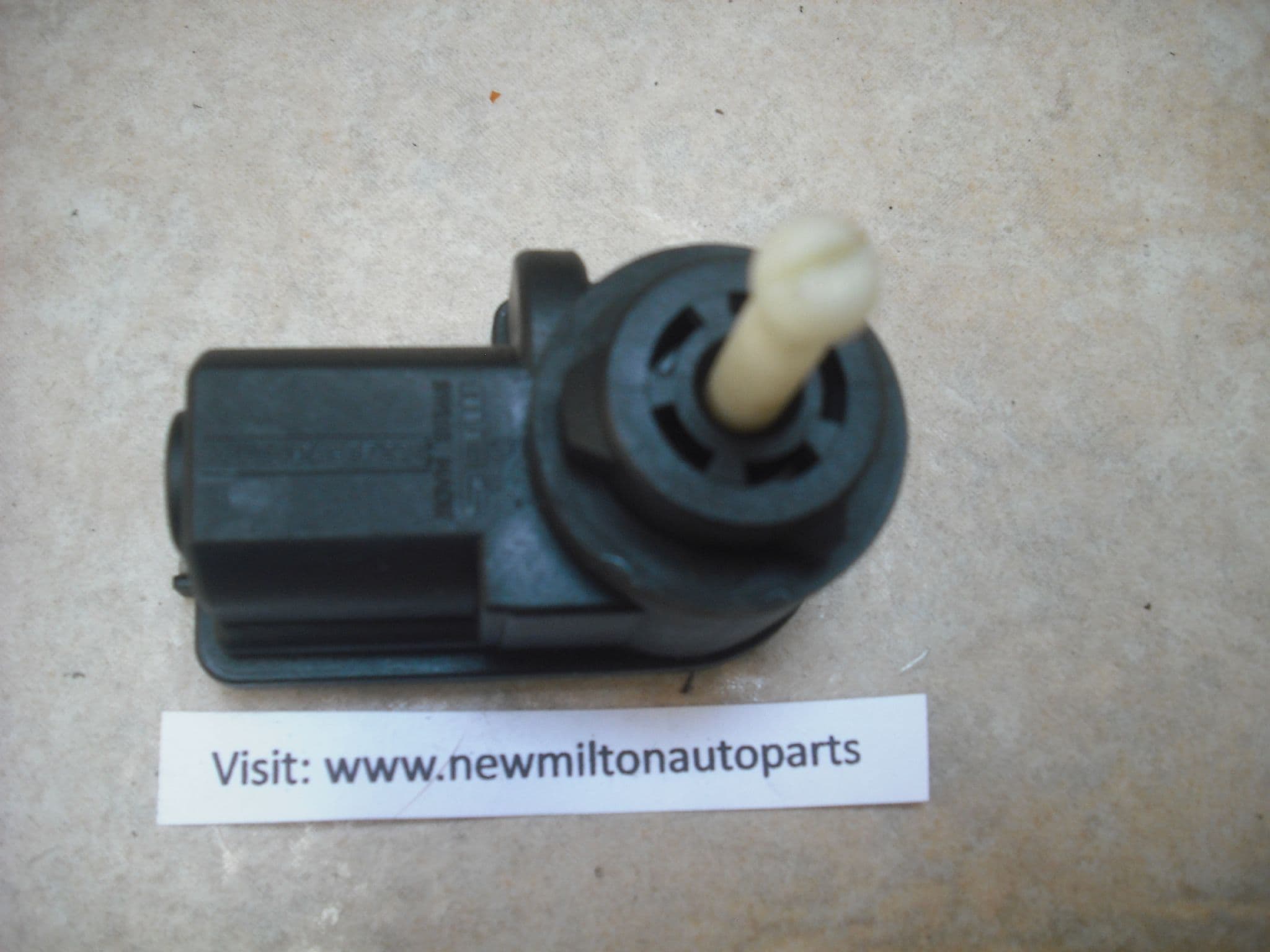 1J0941295B A GENUINE AUDI A2 HEADLIGHT HEADLAMP LEVELING ADJUSTMENT MOTOR