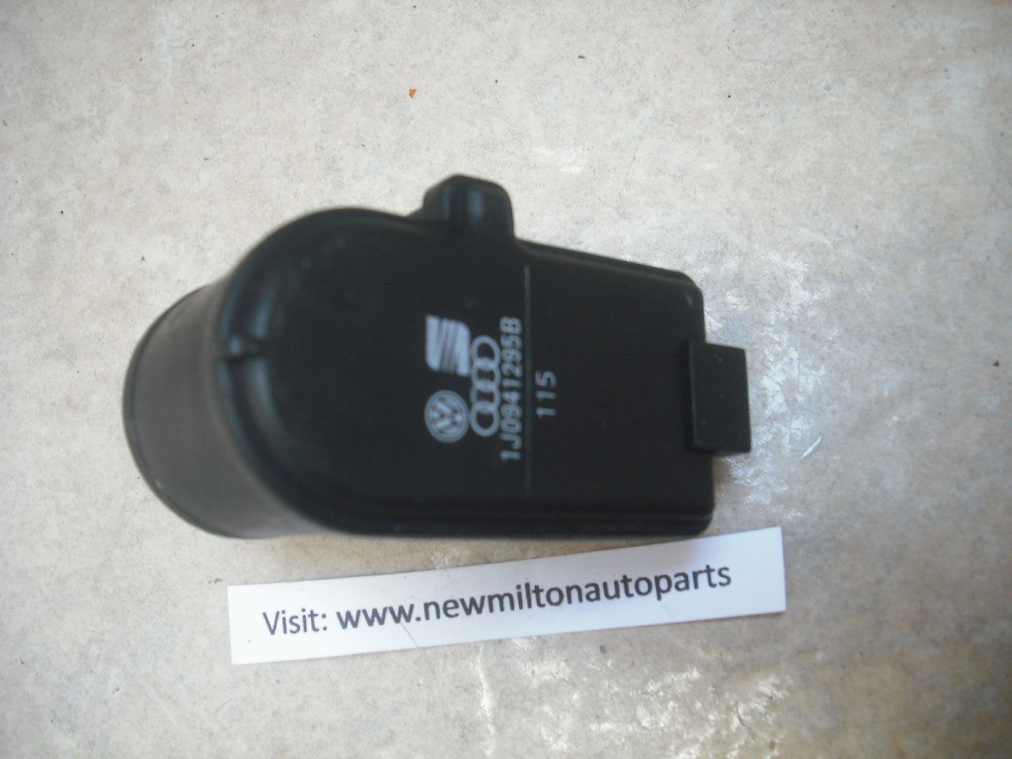 1J0941295B A GENUINE AUDI A2 HEADLIGHT HEADLAMP LEVELING ADJUSTMENT MOTOR