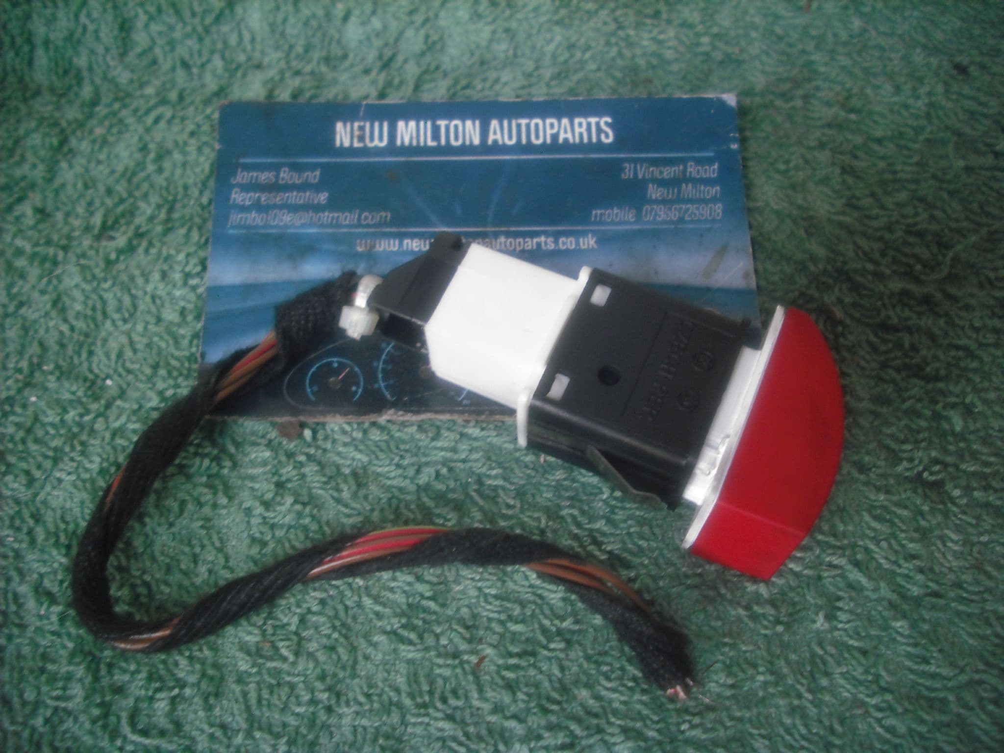 1Z0953235A A GENUINE SKODA OCTAVIA HAZARD WARNING LIGHT FLASHER SWITCH