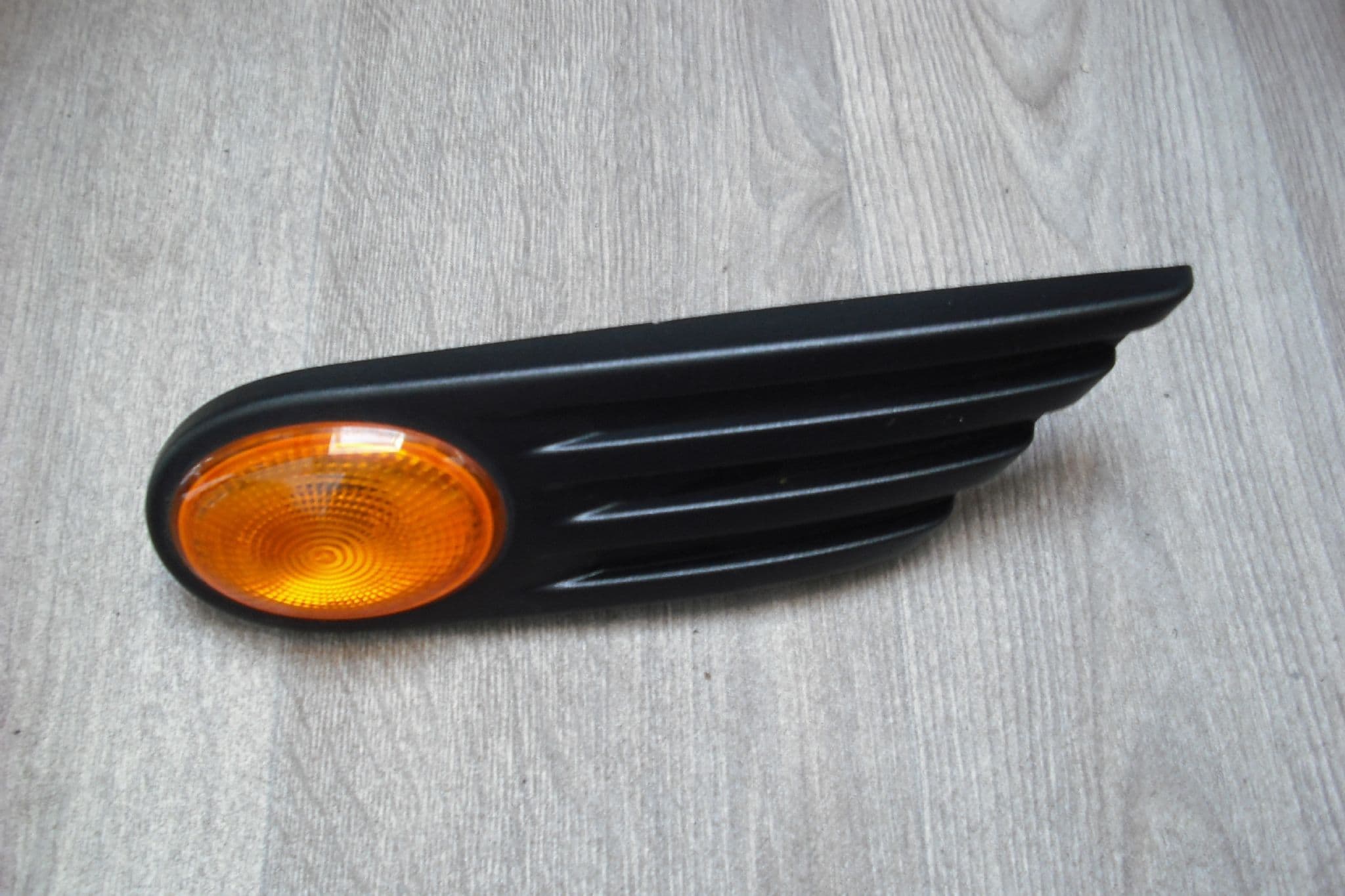 2 751 503 A GENUINE MINI R55 R56 FRONT WING SIDE MARKER INDICATOR LEFT SIDE
