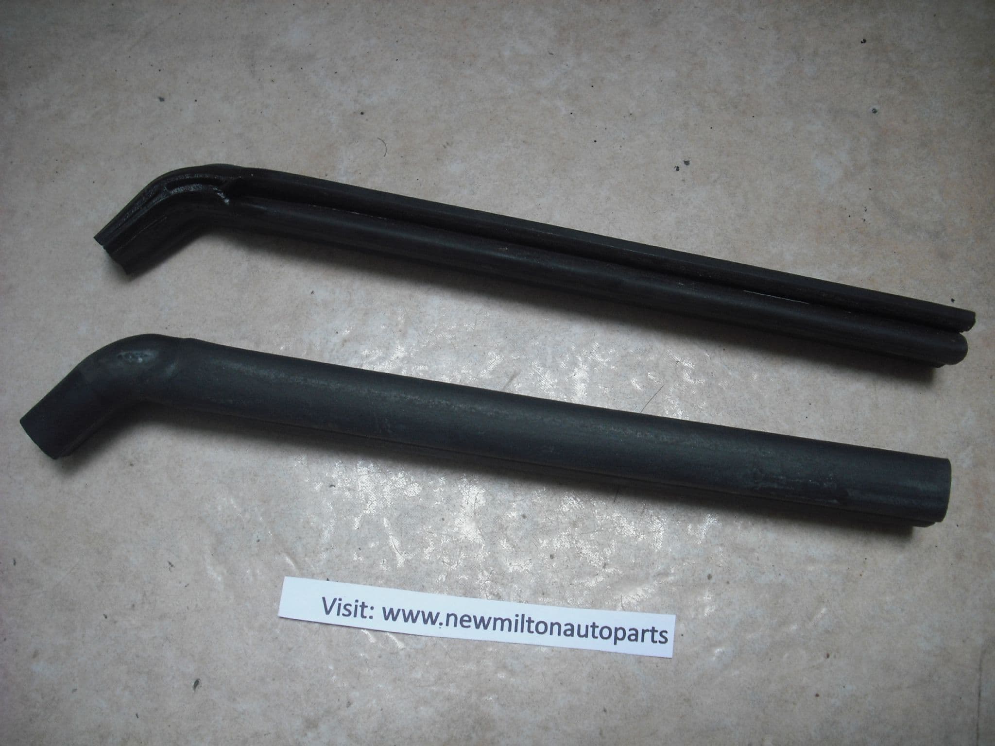 2 GENUINE BMW E90 3 SERIES ENGINE BAY TOP CORNER RUBBER WEATHER SEAL STRIPS