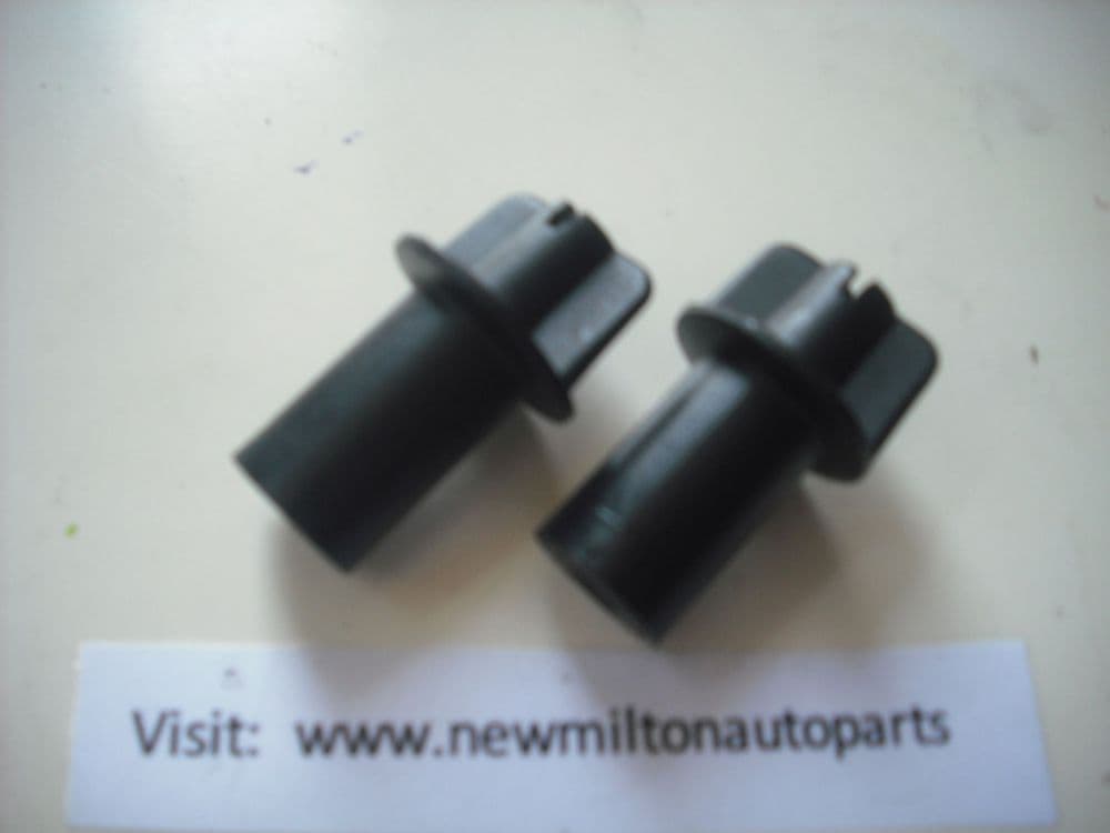 2 GENUINE FORD FIESTA MK6 AND FUSION REAR LIGHT SCREW FASTENERS