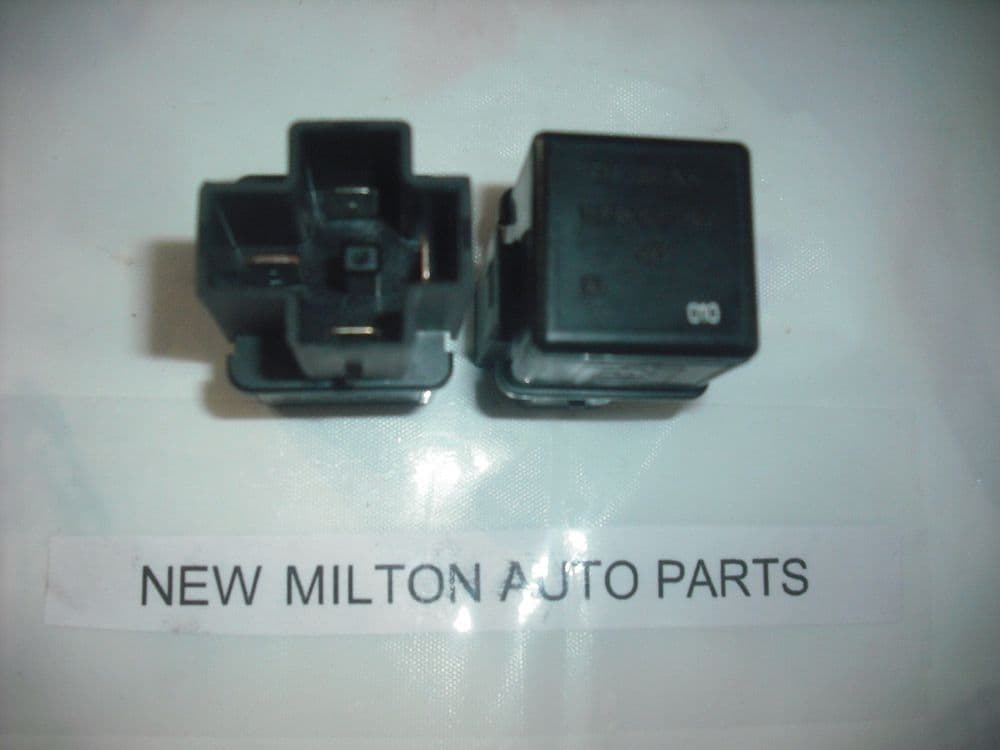 2 GENUINE MAZDA 323 F 6 626 RELAYS V23134-B52-X379 C210