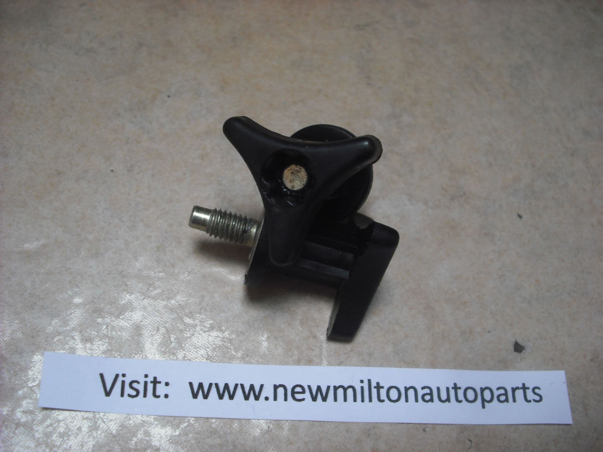 2 GENUINE RENAULT CLIO MK2 1999-2005 REAR BACK LIGHT LAMP SCREW FASTNERS