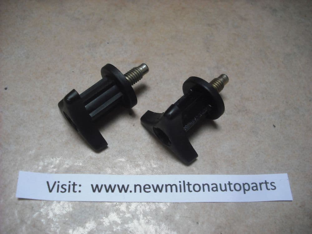 2 GENUINE RENAULT CLIO MK2 1999-2005 REAR BACK LIGHT LAMP SCREW FASTNERS