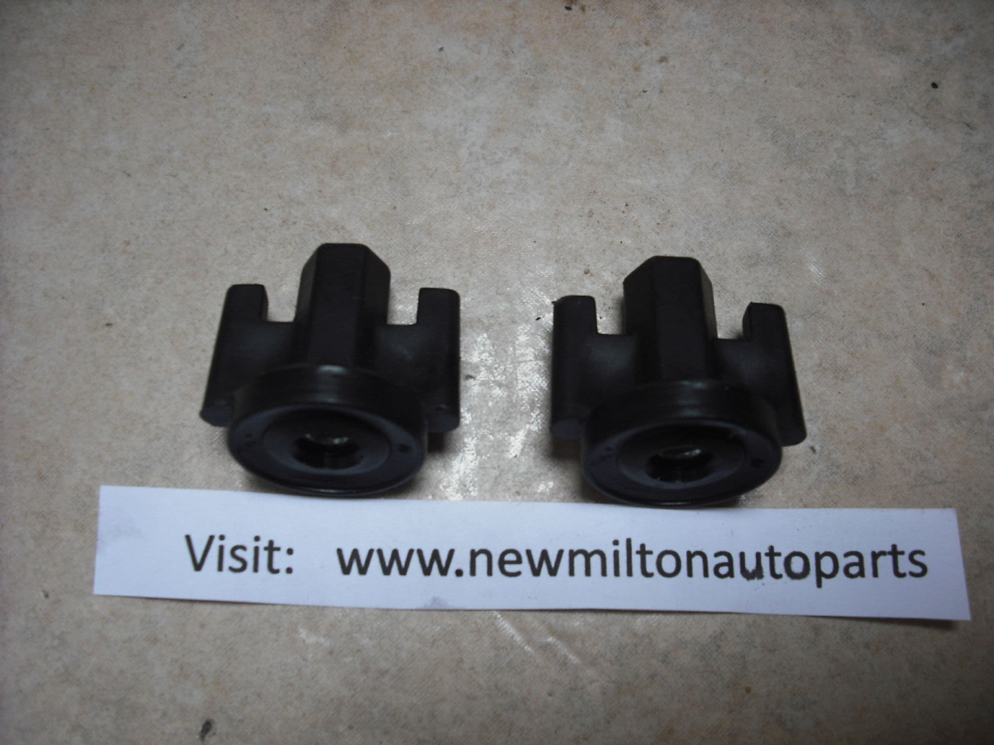 2 GENUINE VAUXHALL INSIGNIA REAR LIGHT FIXING SCREWS