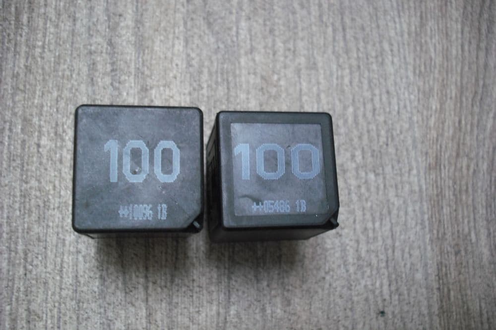 2 GENUINE VW VOLKSWAGEN GOLF MK4 RELAYS NO 100 95VW 10K705 CA 7M0 951 253 A
