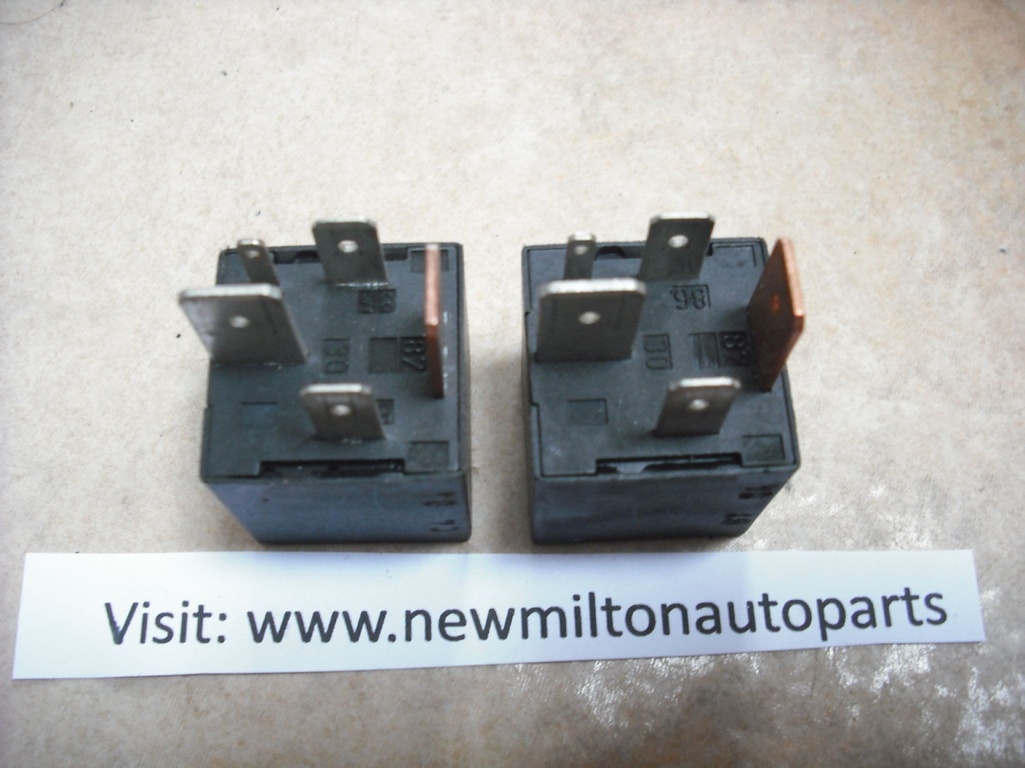 2 GENUINE VW VOLKSWAGEN GOLF MK5 CENTRAL LOCKING RELAYS 433 3D0951253A
