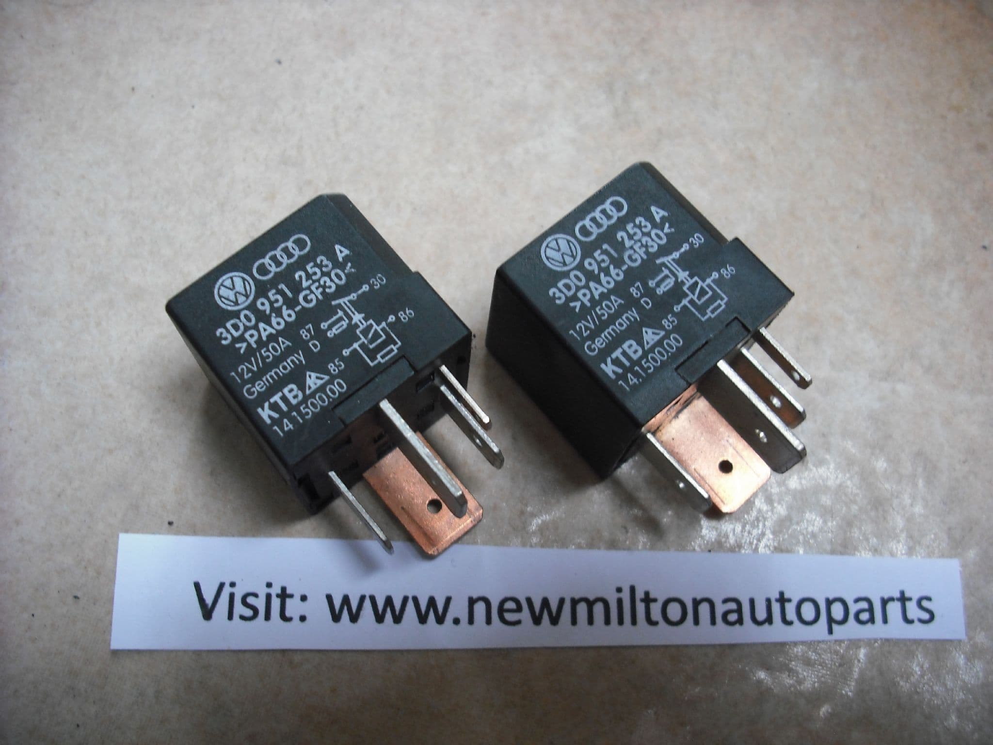2 GENUINE VW VOLKSWAGEN GOLF MK5 CENTRAL LOCKING RELAYS 433 3D0951253A