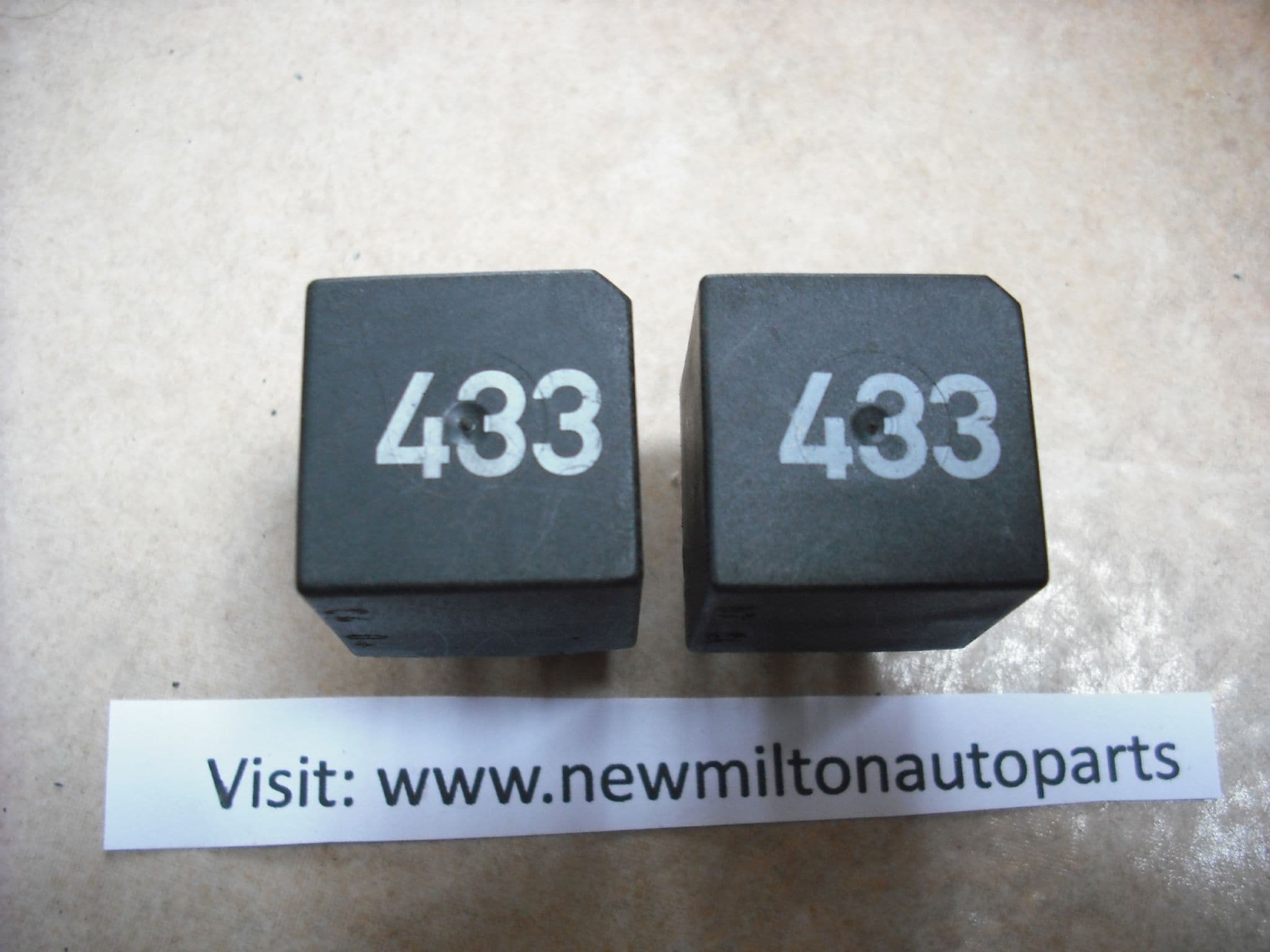 2 GENUINE VW VOLKSWAGEN GOLF MK5 CENTRAL LOCKING RELAYS 433 3D0951253A