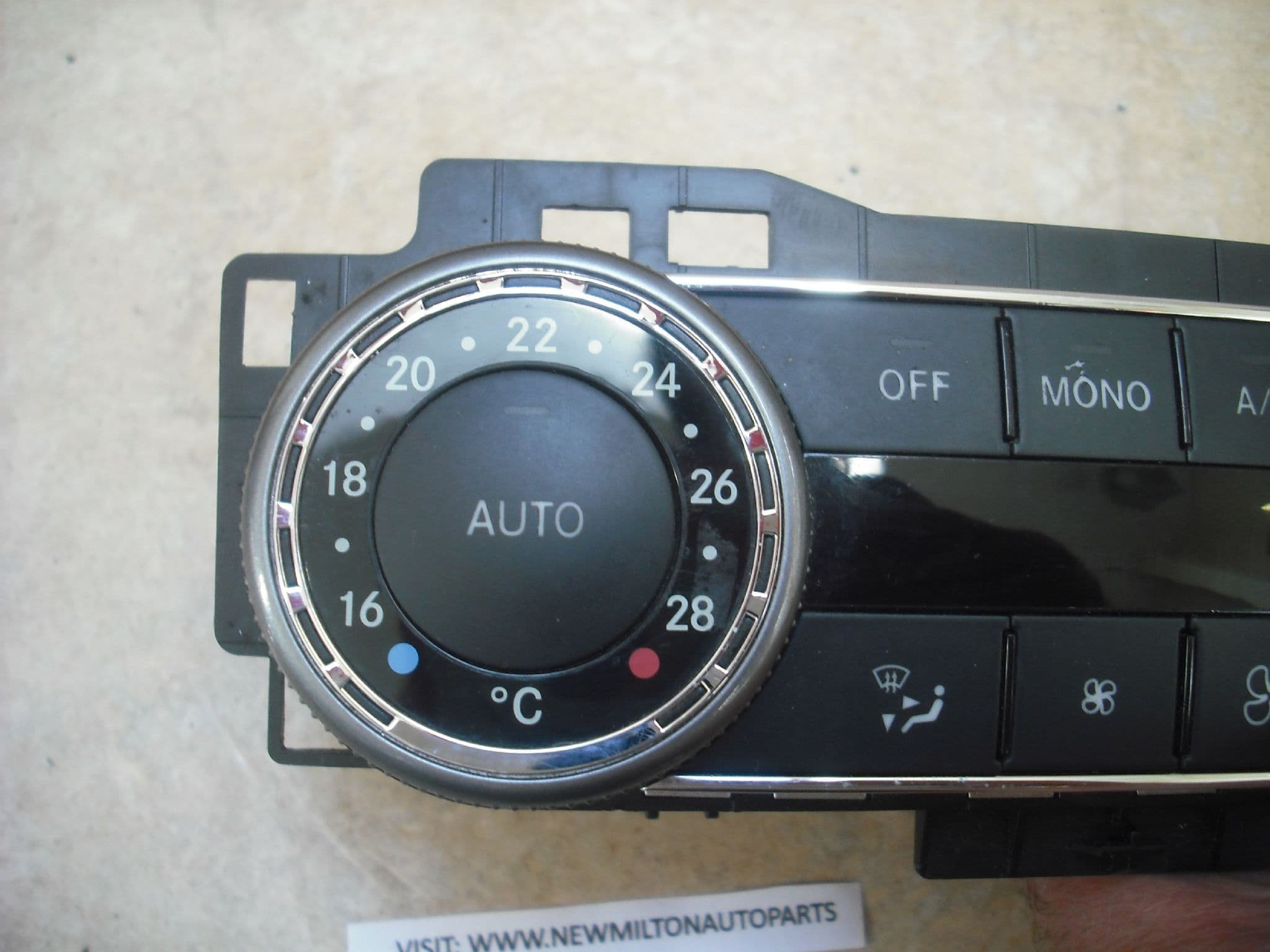 2048308285 MERCEDES BENZ W204 C CLASS HEATER CLIMATE CONTROL PANEL