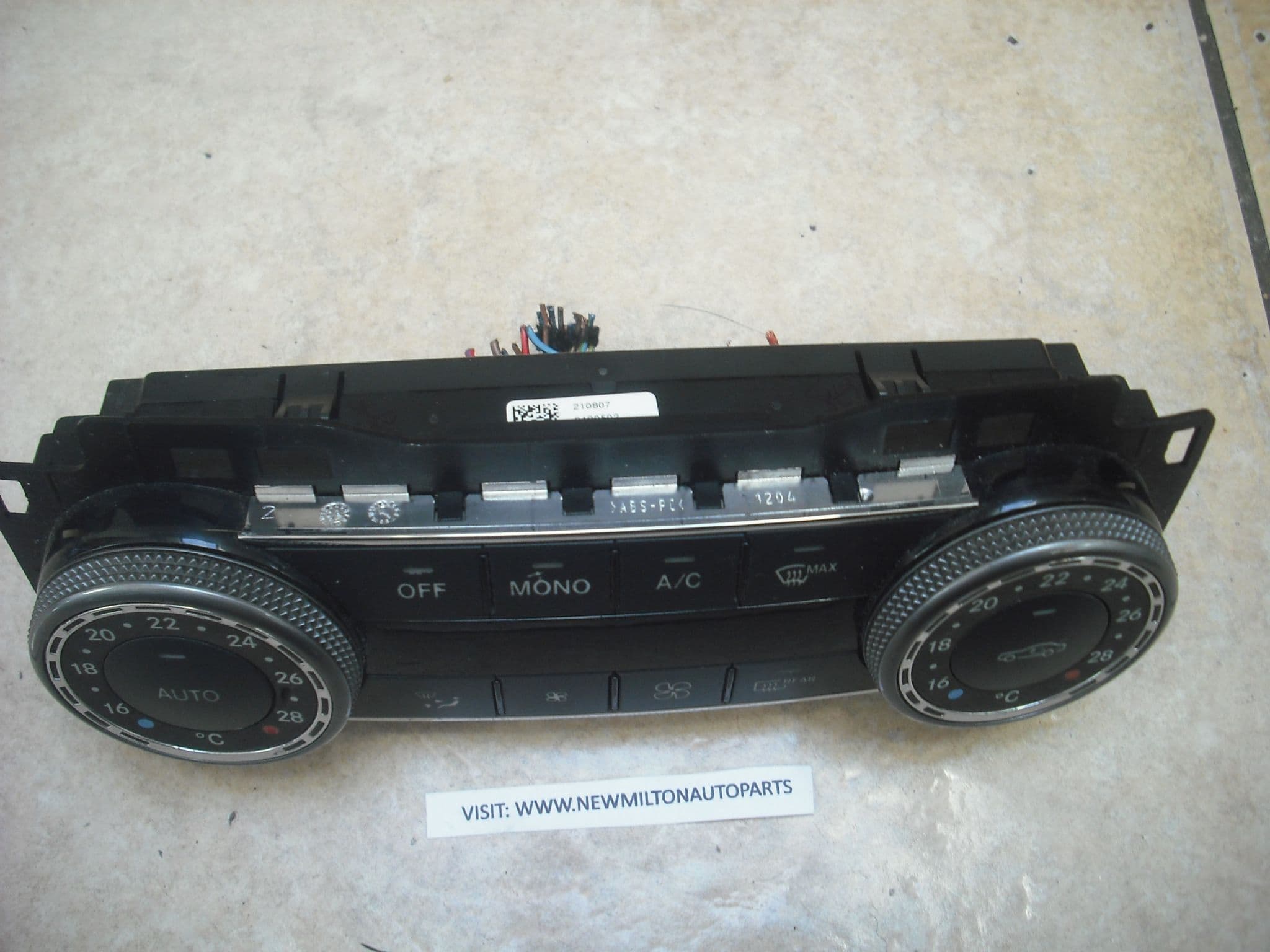2048308285 MERCEDES BENZ W204 C CLASS HEATER CLIMATE CONTROL PANEL