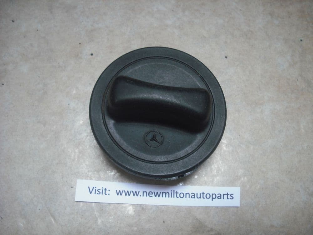 2204700005 A GENUINE MERCEDES BENZ W168 A CLASS PETROL FUEL CAP