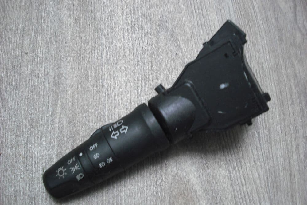 25540 8H700 NISSAN X-TRAIL HEADLIGHT INDICATOR FRONT AND REAR FOG LIGHT ...