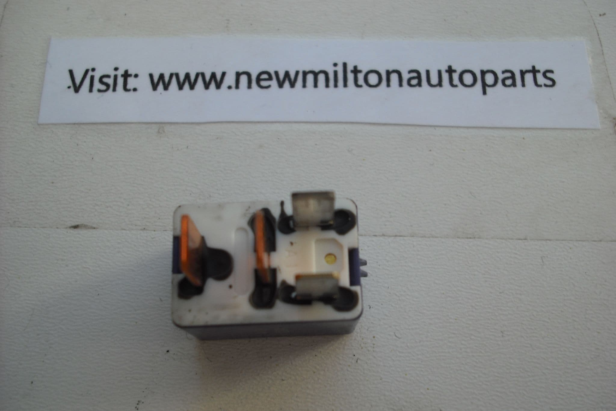 28300-28010 156700-2300 TOYOTA YARIS SMALL PURPLE RELAY