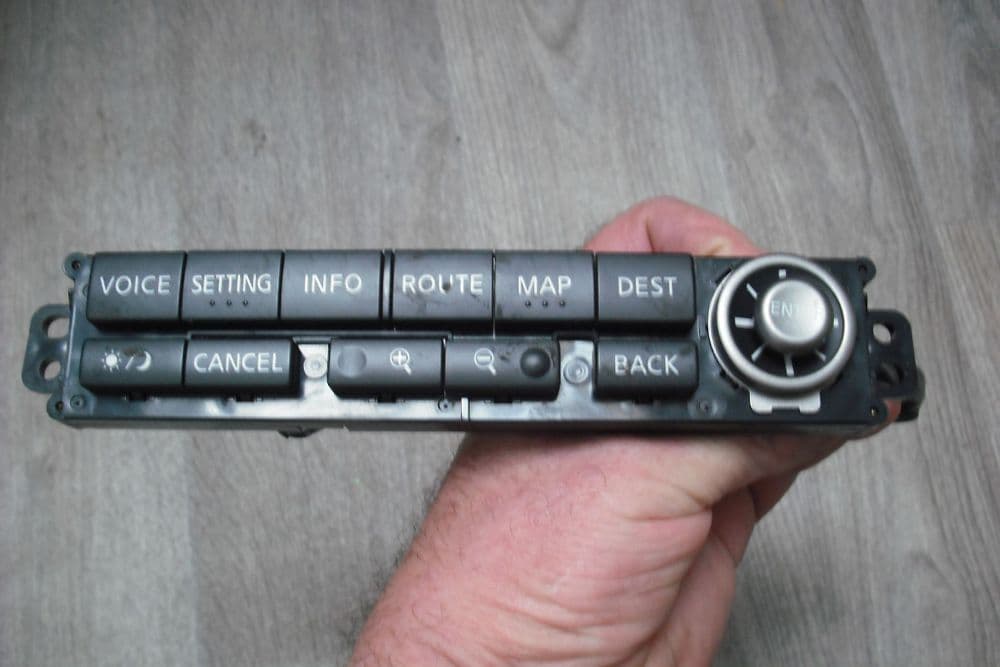 28395 EQ301 NISSAN X-TRAIL SAT NAV NAVIGATION CONTROL PANEL