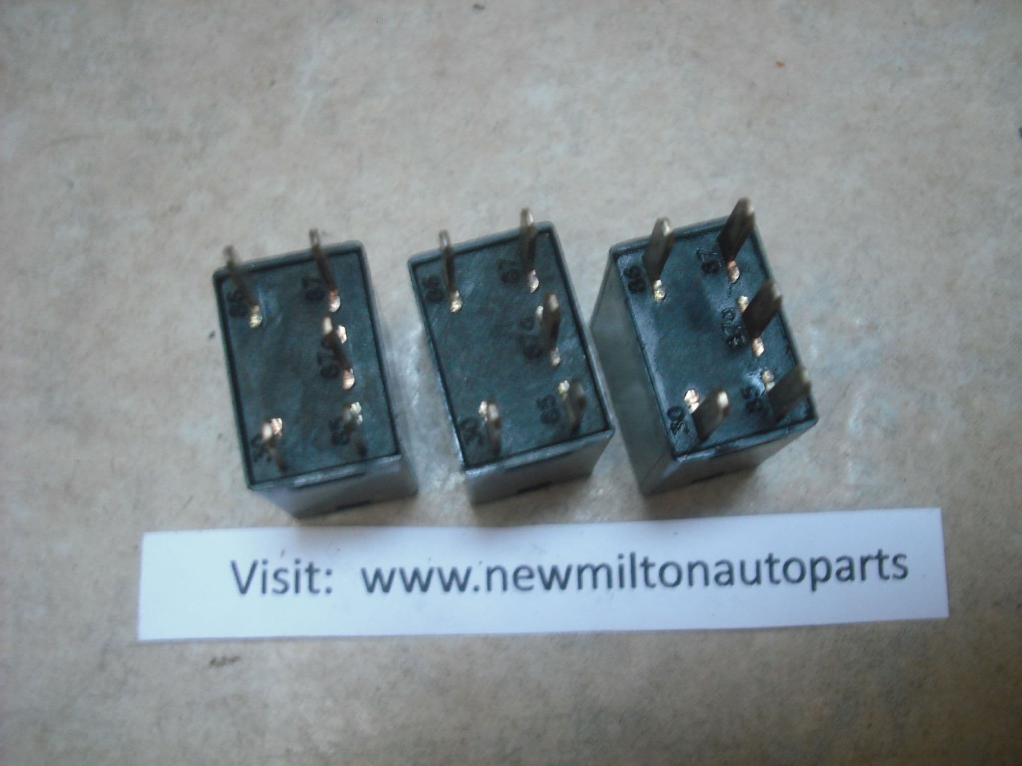 3 GENUINE CHRYSLER PT CRUISER RELAYS OMRON 21911C 05269988AA