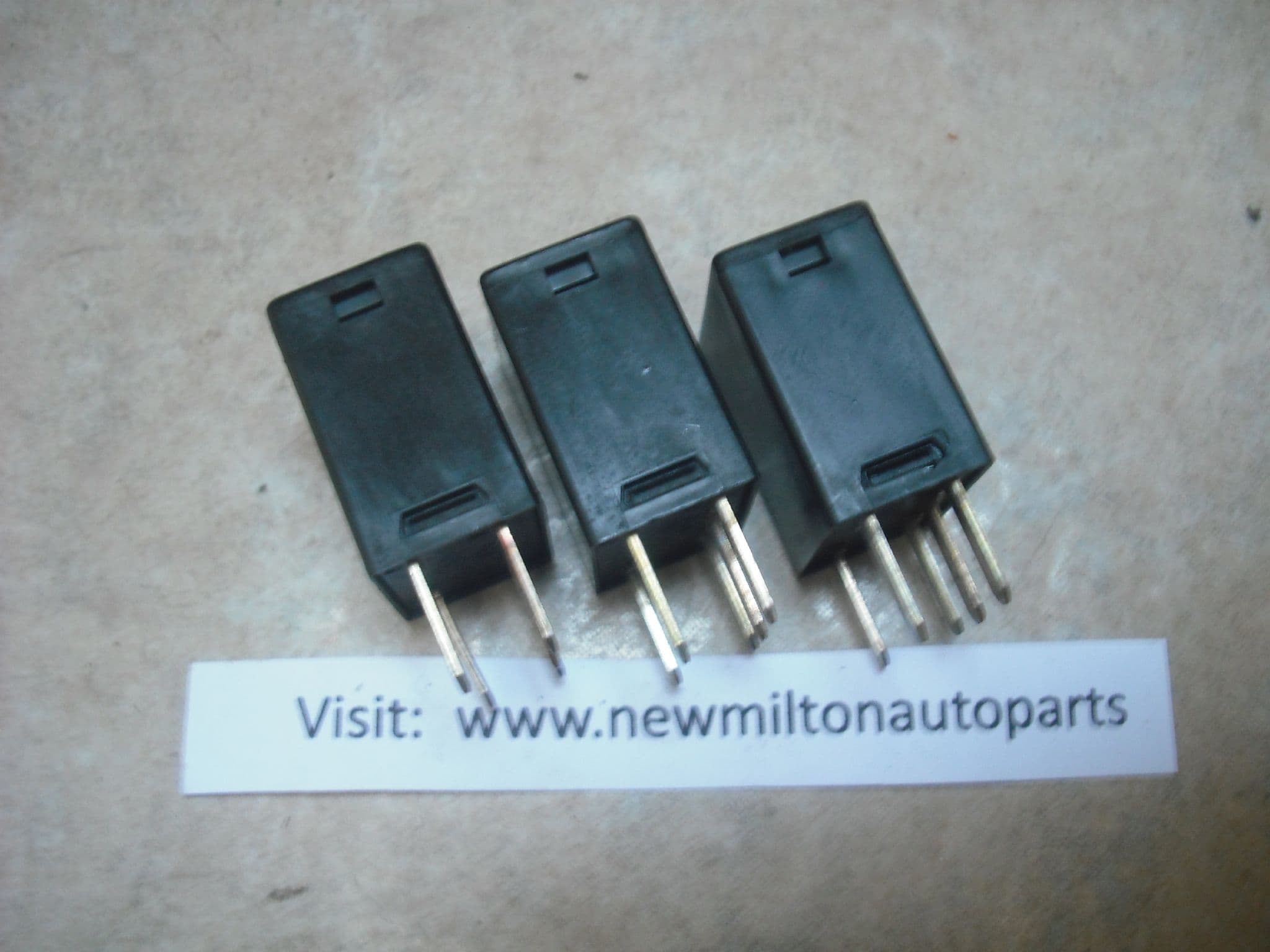 3 GENUINE CHRYSLER PT CRUISER RELAYS OMRON 21911C 05269988AA