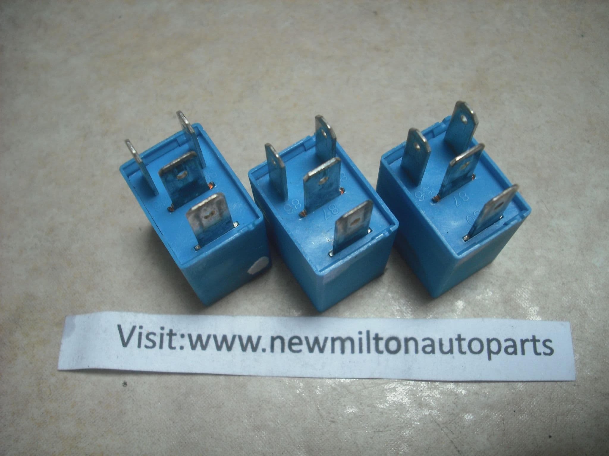 3 GENUINE HYUNDAI MATRIX AND TRAJET RELAYS 95224-29850 12V 20A DECO