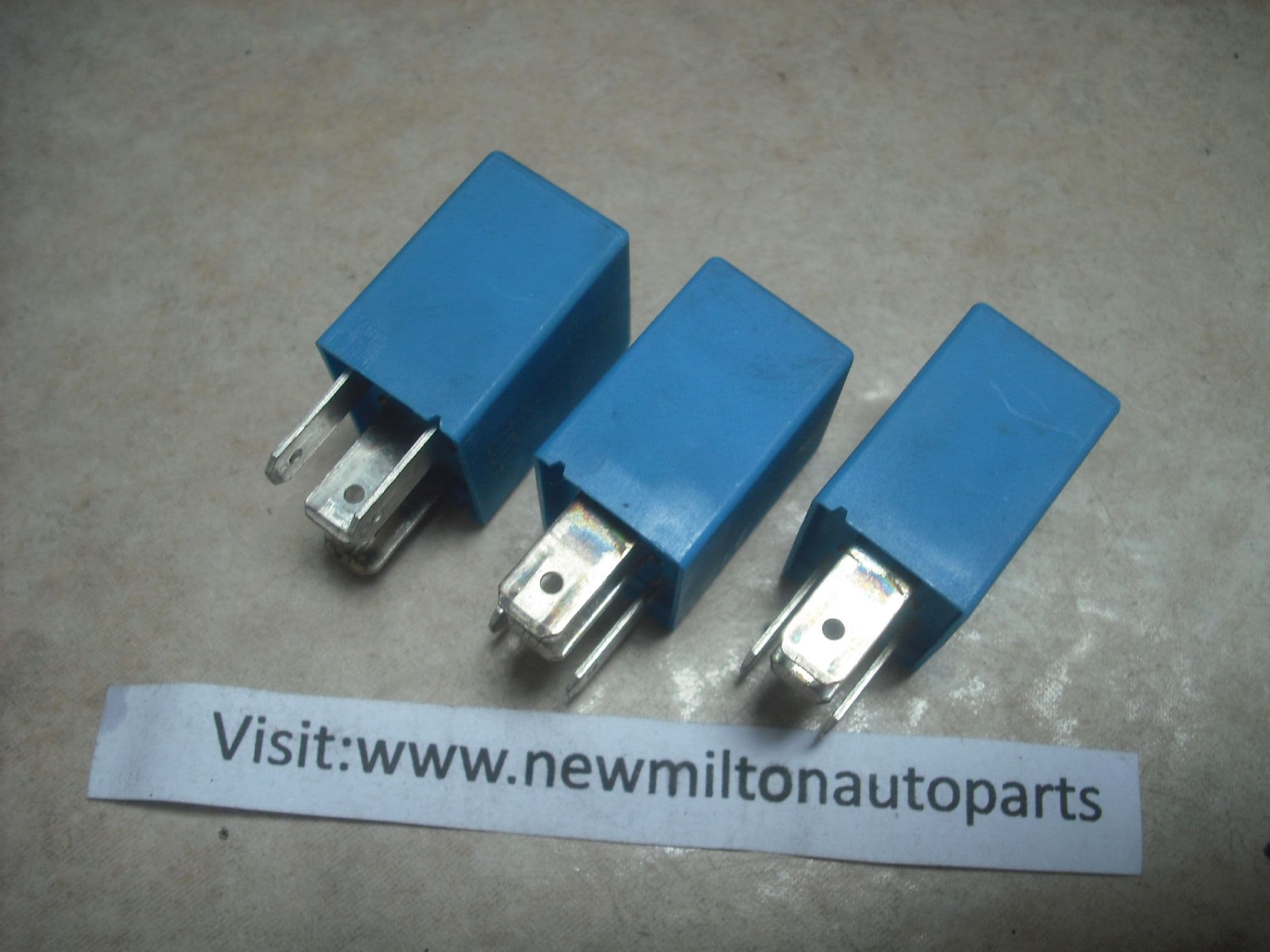 3 GENUINE HYUNDAI MATRIX AND TRAJET RELAYS 95224-29850 12V 20A DECO