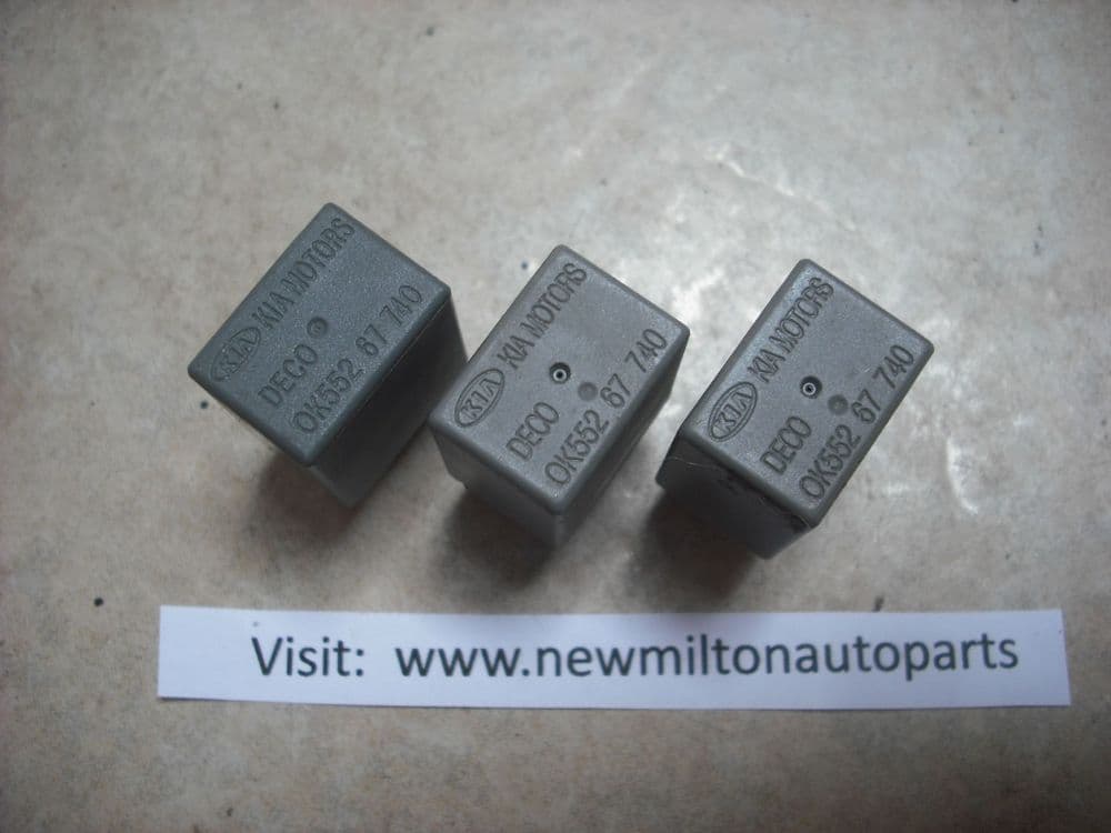 3 GENUINE KIA SEDONA / CARNIVAL RELAYS DECO OK55267 740 OK55267740 GREY