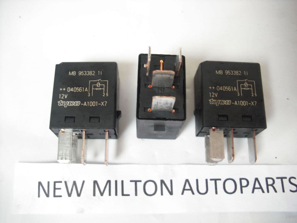 3 GENUINE MITSUBISHI SPACE STAR RELAYS NUMBERED MB 953382 11