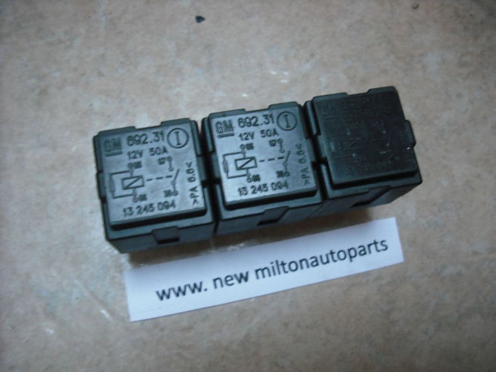 3 GENUINE VAUXHALL CORSA D BLACK RELAYS 692 31 12V 50A 13245094