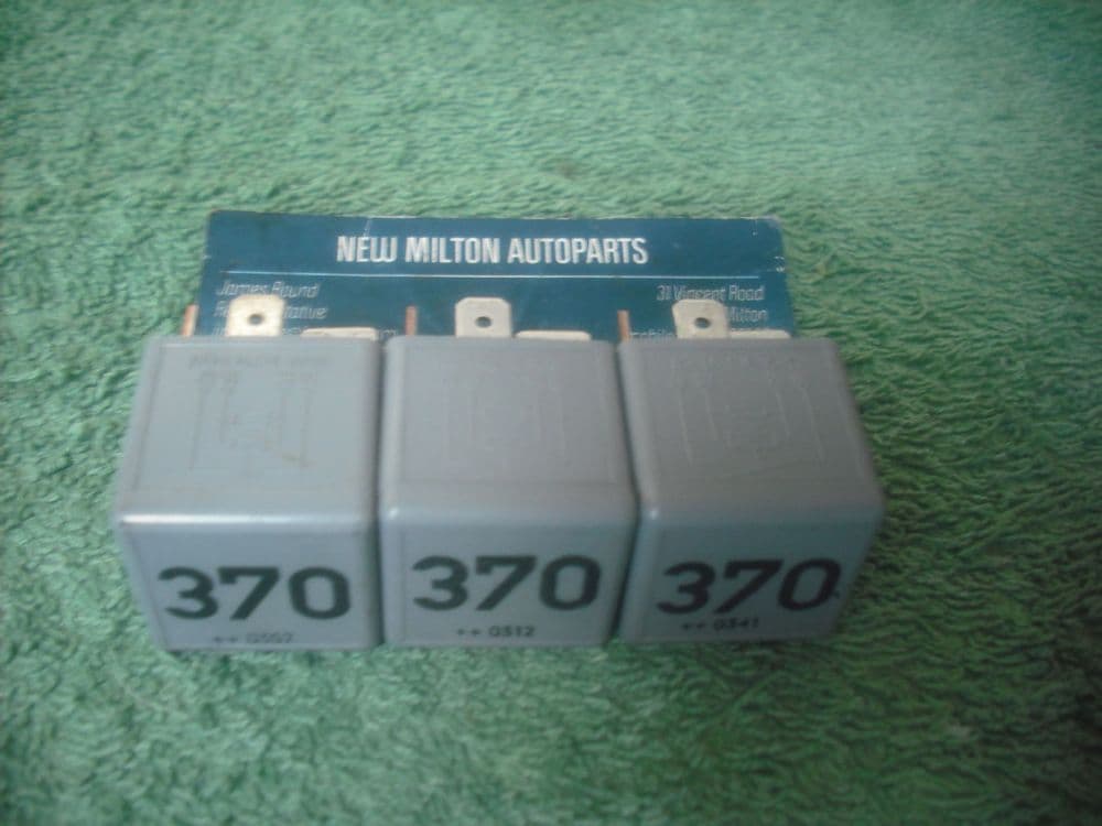 3 X GENUINE VW VOLKSWAGEN POLO RELAYS 370 8D0 951 253