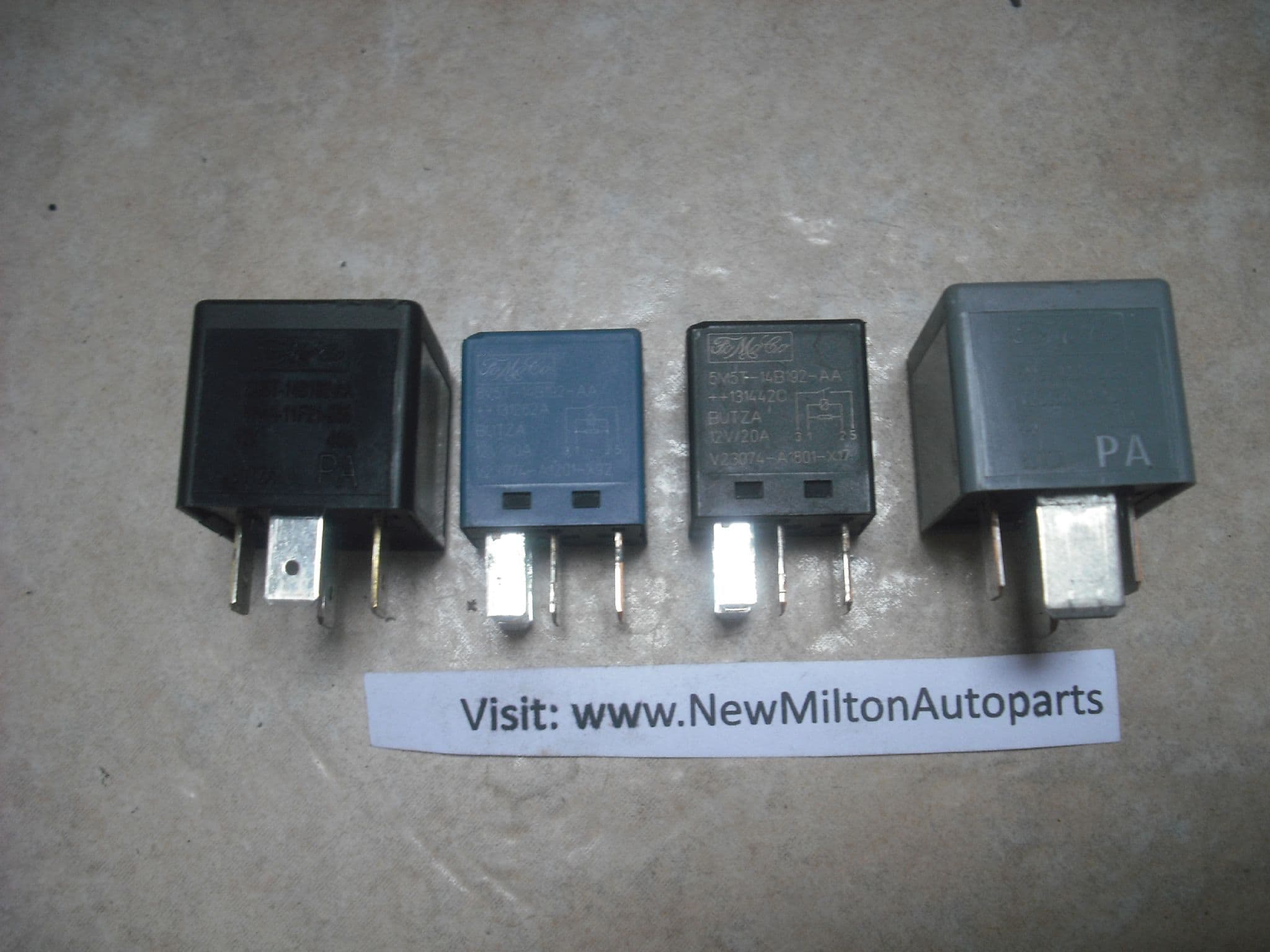 4 GENUINE FORD FIESTA MK7 RELAYS FROM THE FUSE BOX