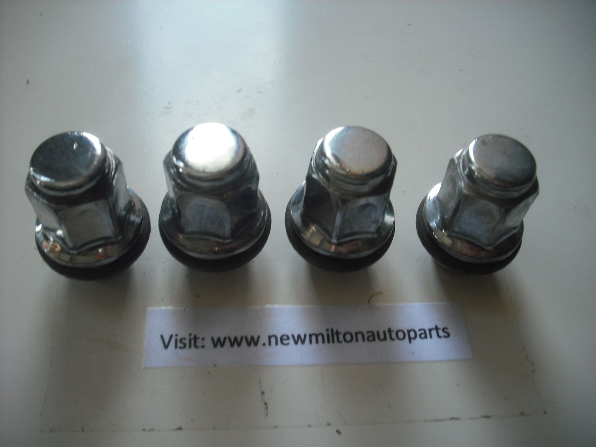 4 GENUINE LEXUS IS200 AND IS300 CHROME WHEEL NUTS