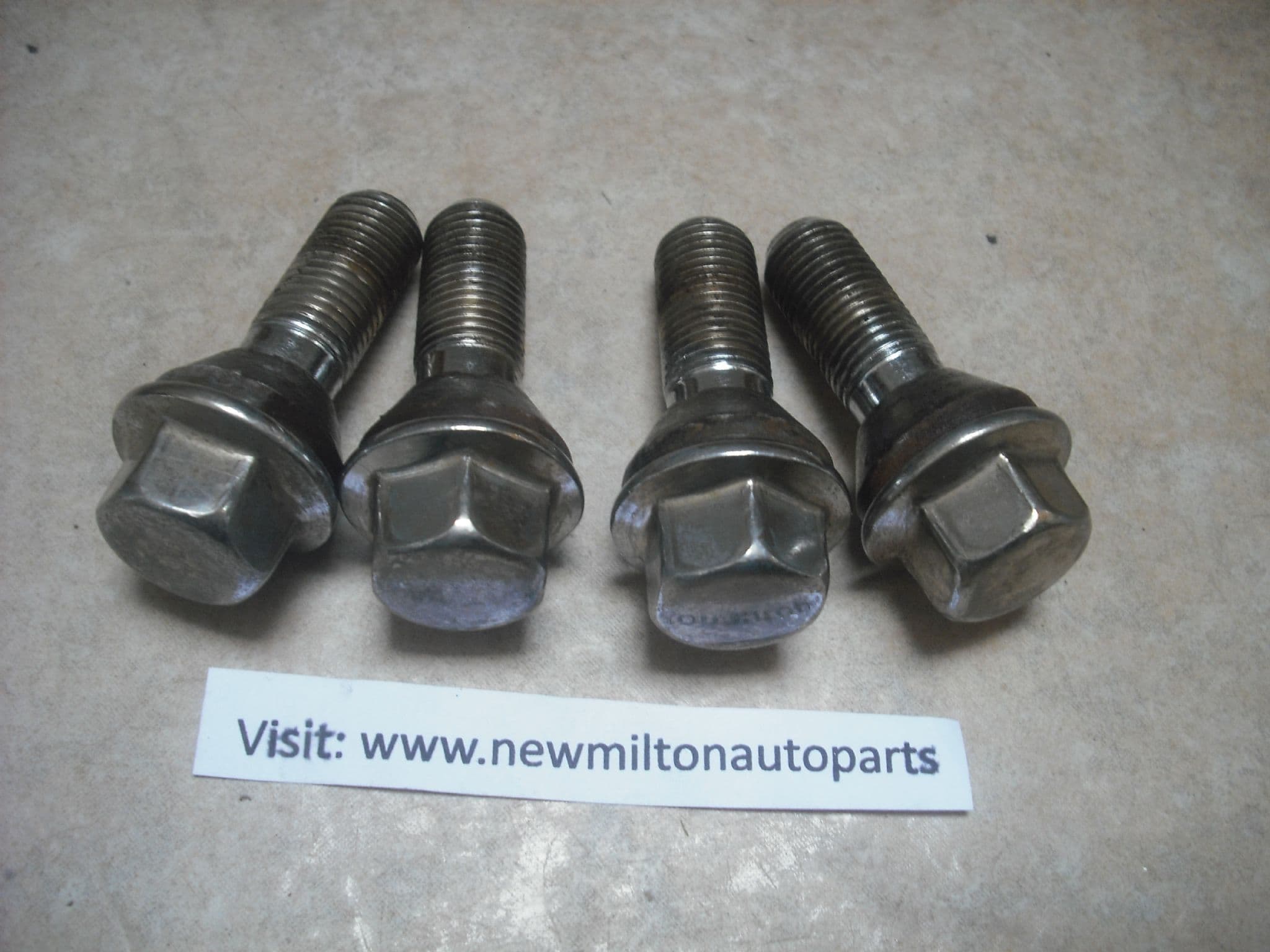4 GENUINE VOLVO XC90 WHEEL BOLTS