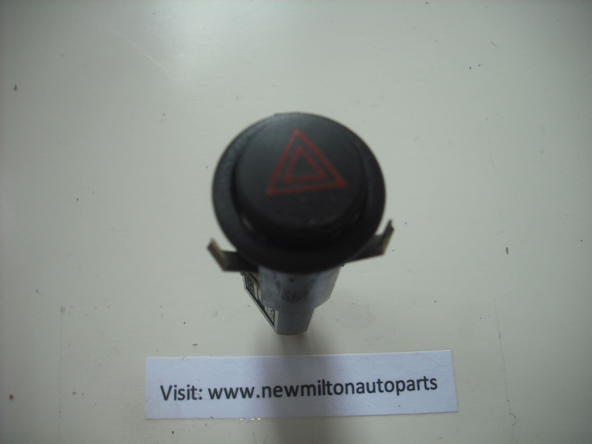 4109526 SAAB 900 93 AND 95 HAZARD WARNING LIGHT SWITCH