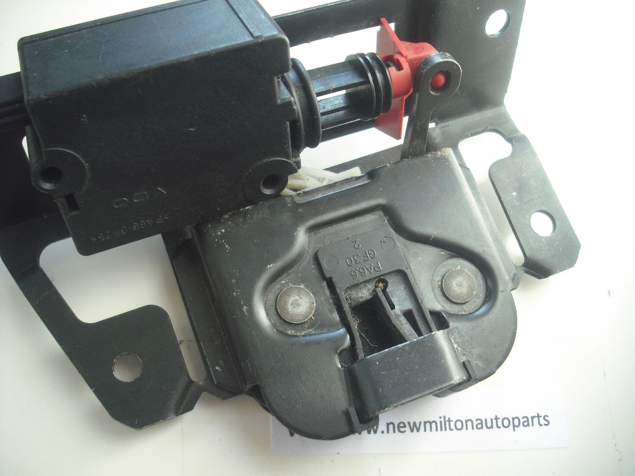 5124-7 057 384 BMW E46 ESTATE TOURER TAILGATE BOOT CATCH AND CENTRAL ...